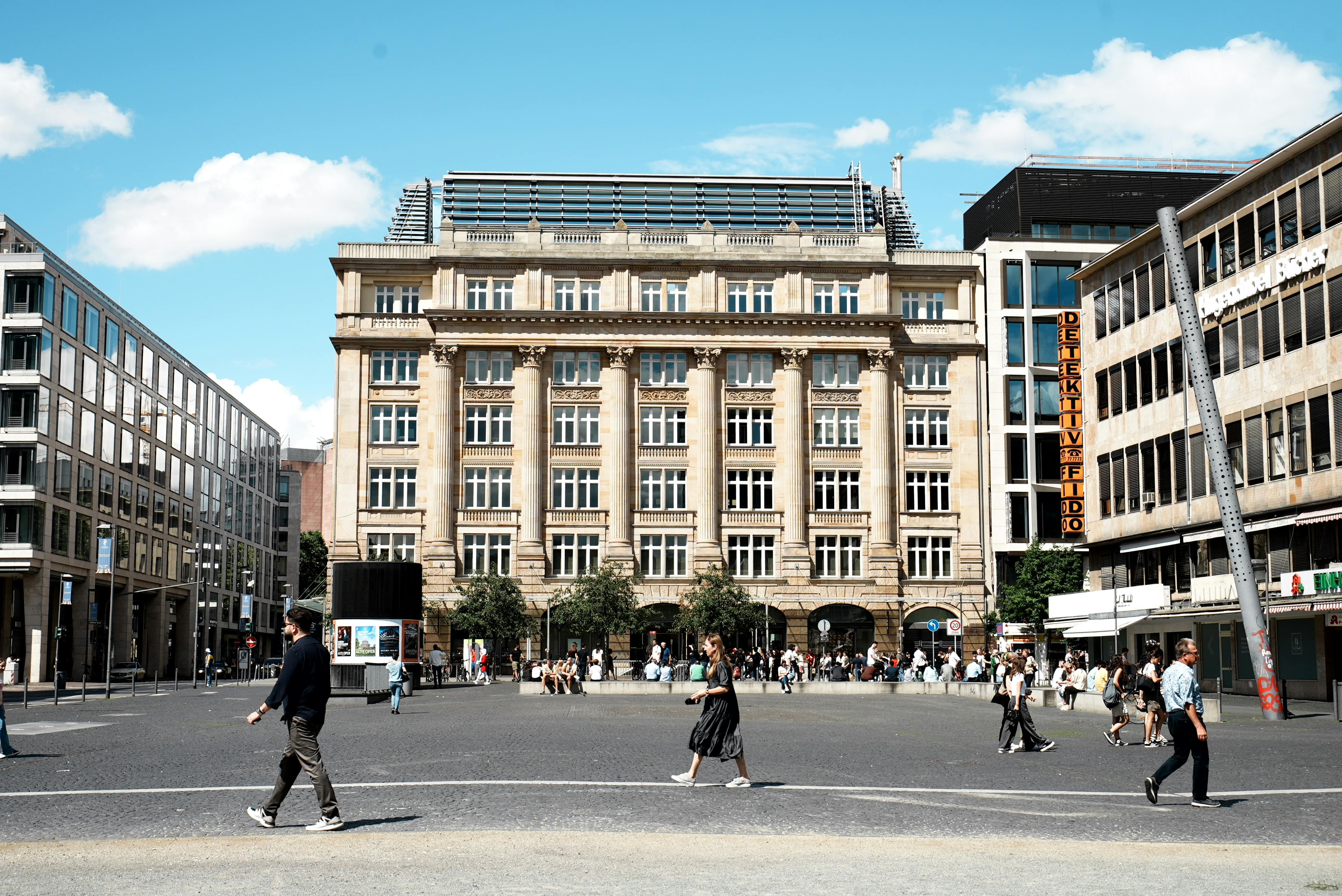 Urban Scene in Central Frankfurt · Free Stock Photo