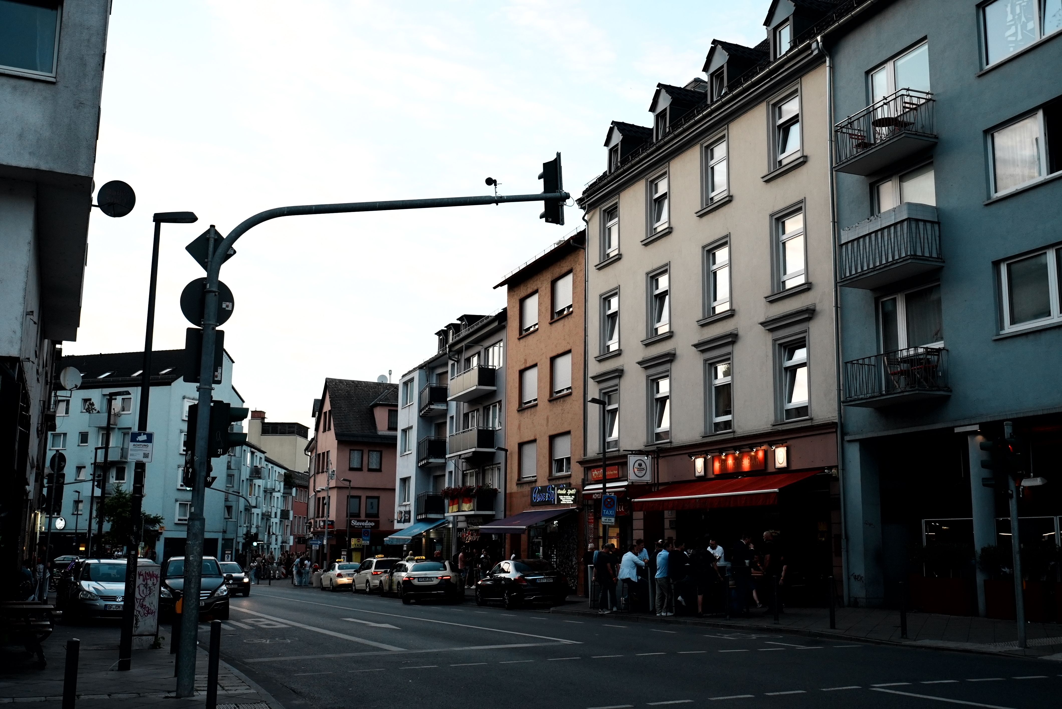 Vibrant Urban Street Scene at Dusk · Free Stock Photo