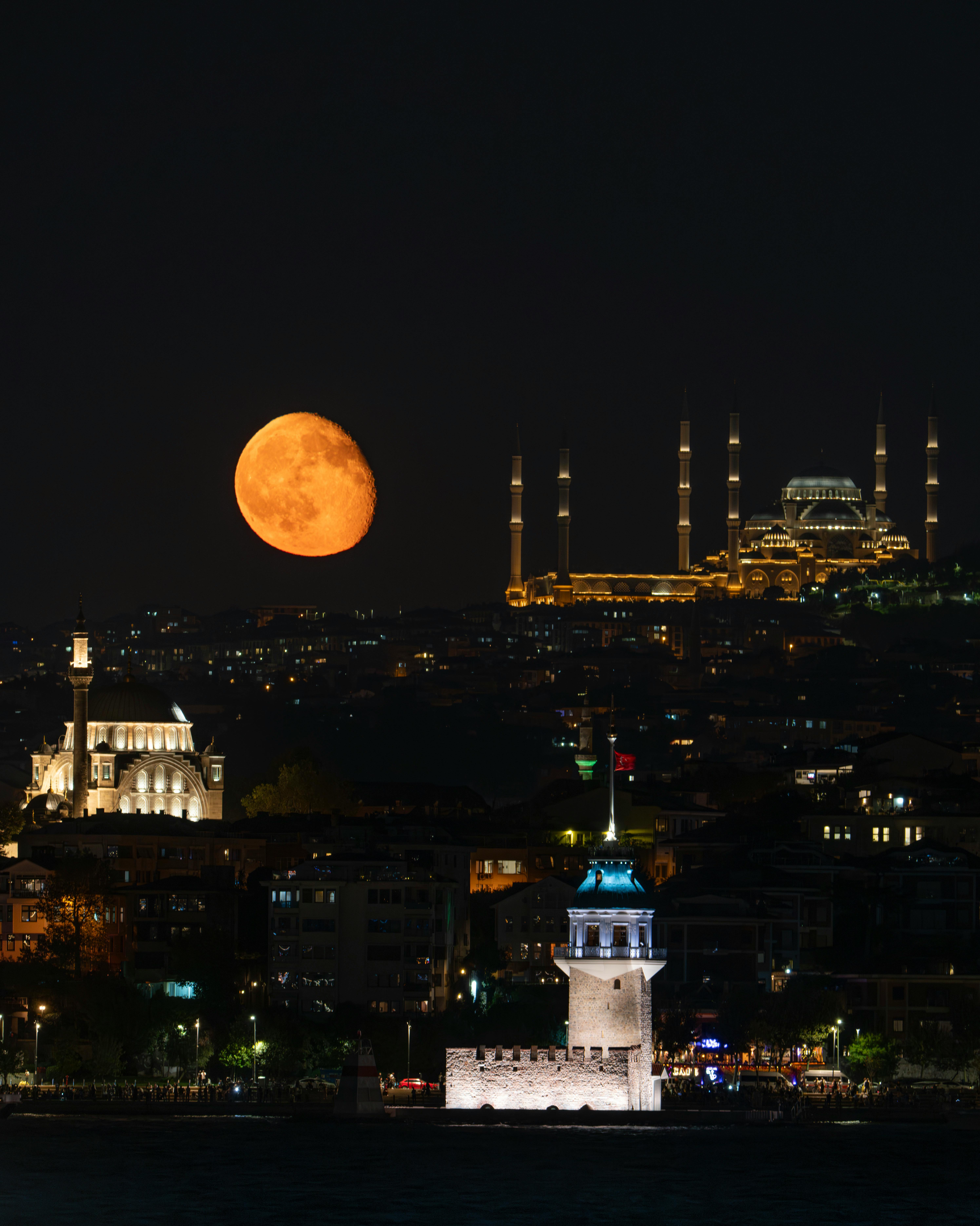Majestic Full Moon Over Istanbul Landmarks · Free Stock Photo