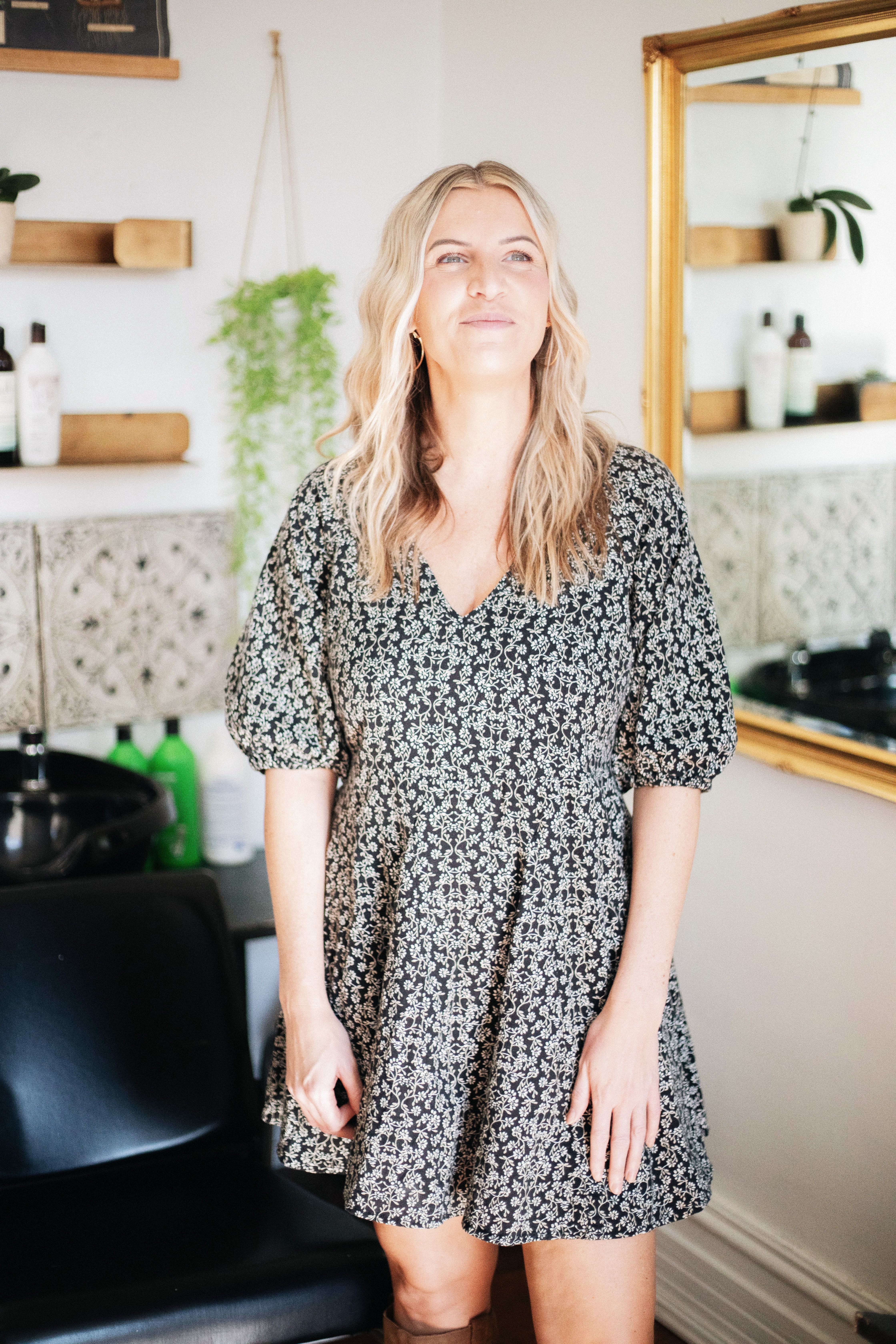 Elegant Salon Portrait with Natural Light · Free Stock Photo