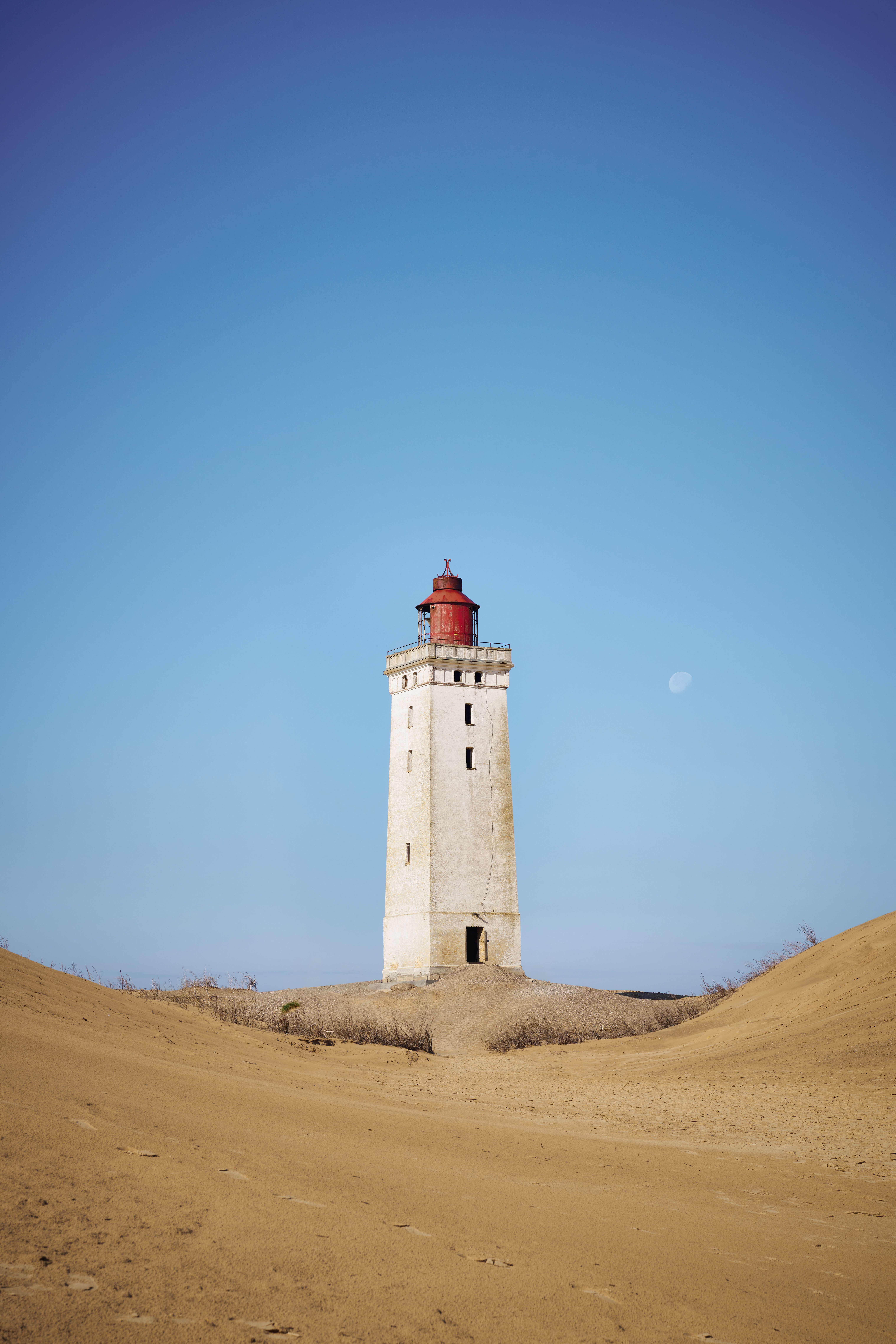 Singular Building On Hill Photos, Download The BEST Free Singular ...