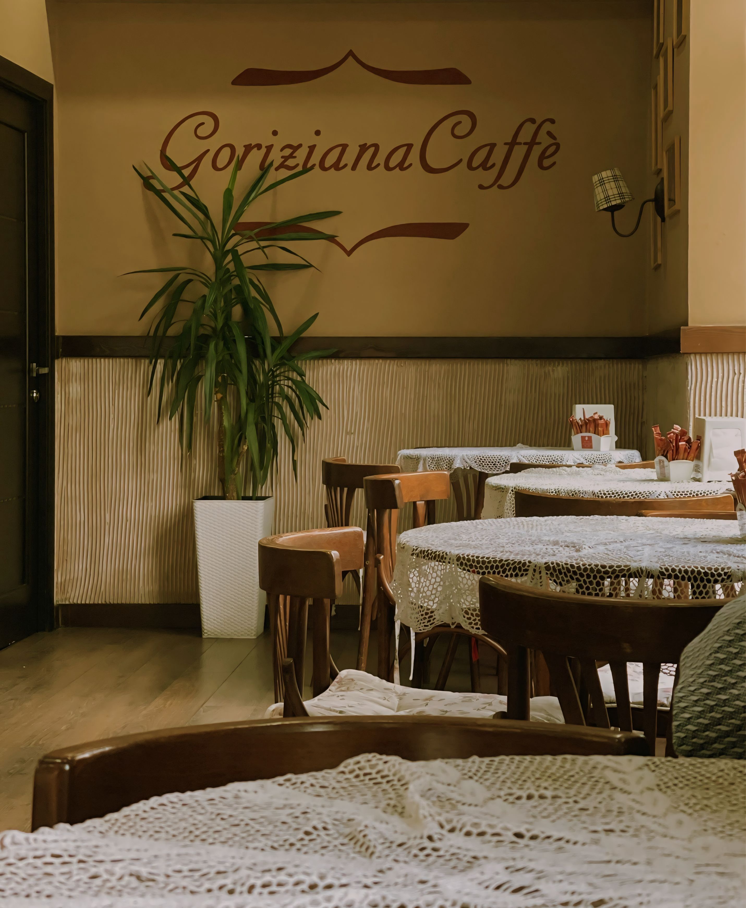 Cozy Vintage Cafe Interior with Lace Decor · Free Stock Photo