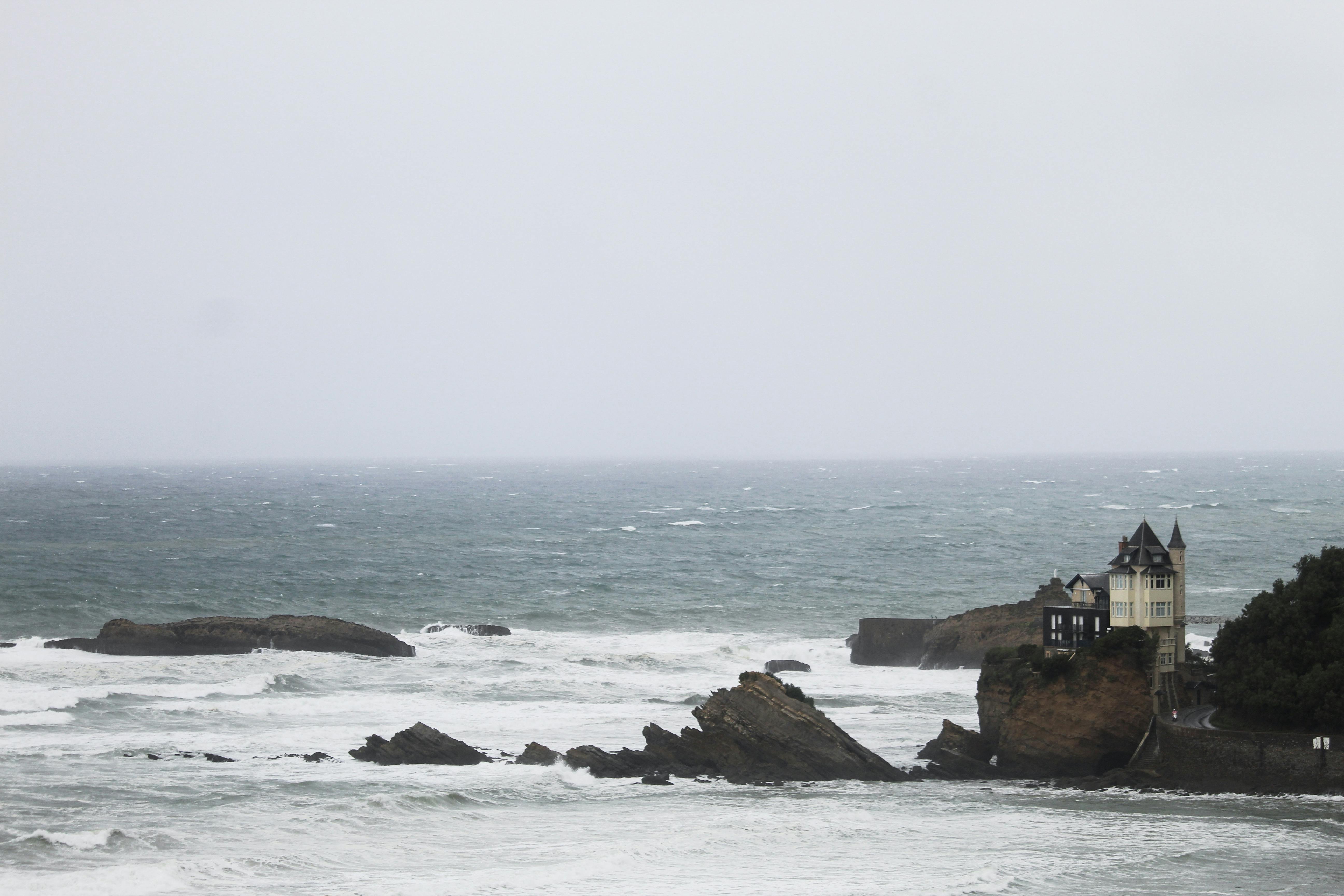 where can i use avios points for travel and rewards?