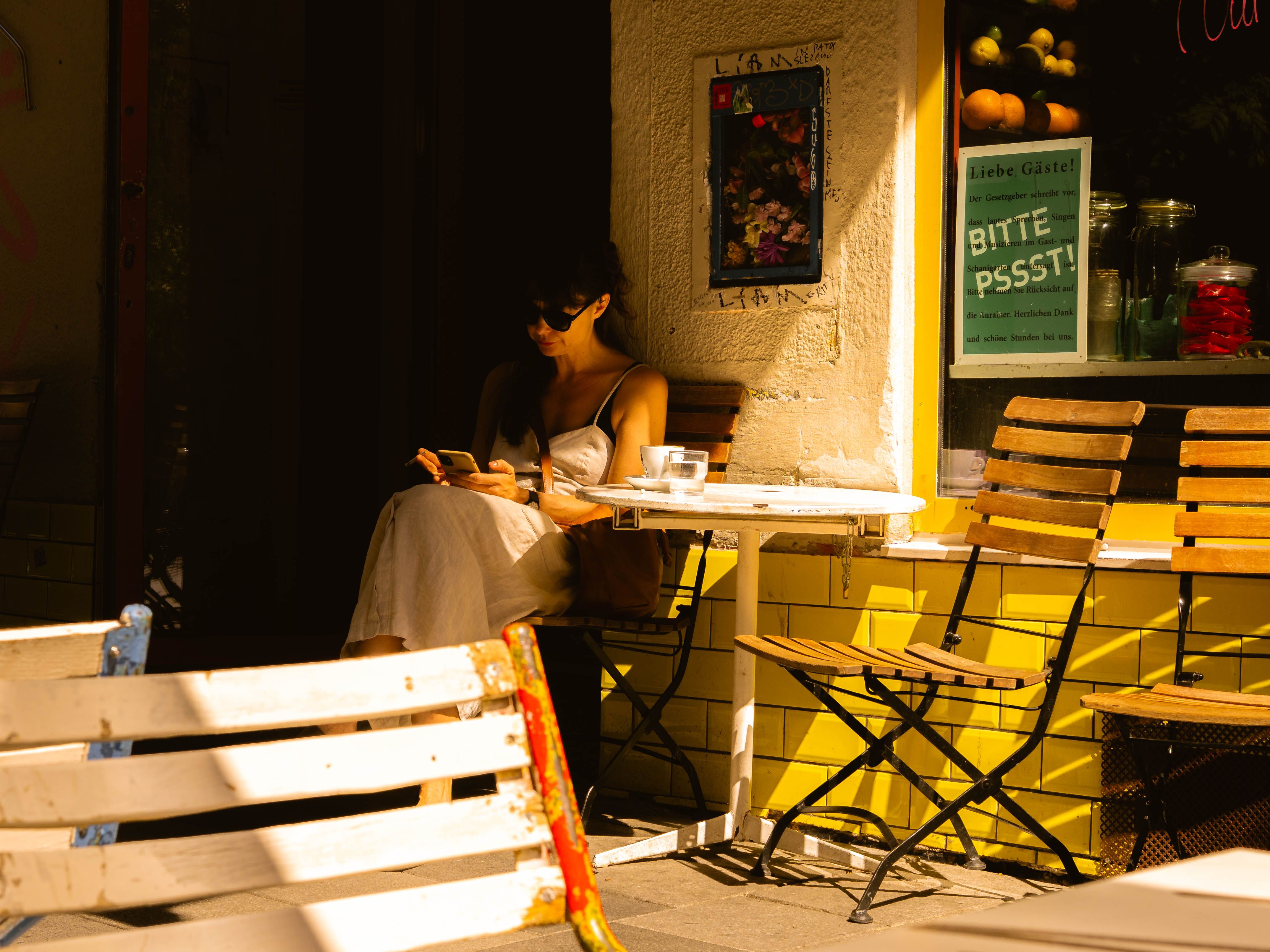 Woman In Cafe Photos, Download The BEST Free Woman In Cafe Stock Photos ...