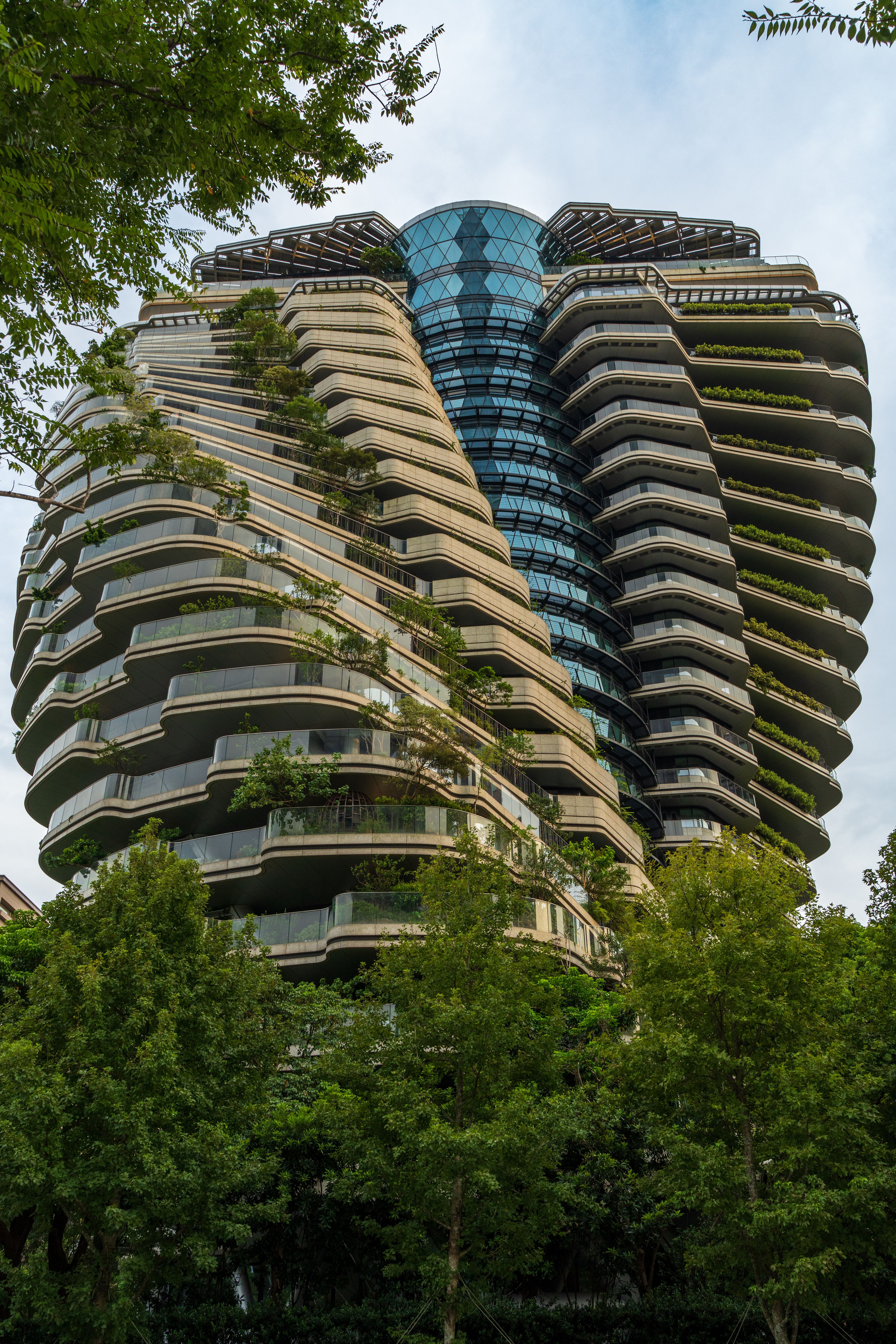 Modern green architecture with unique design · Free Stock Photo