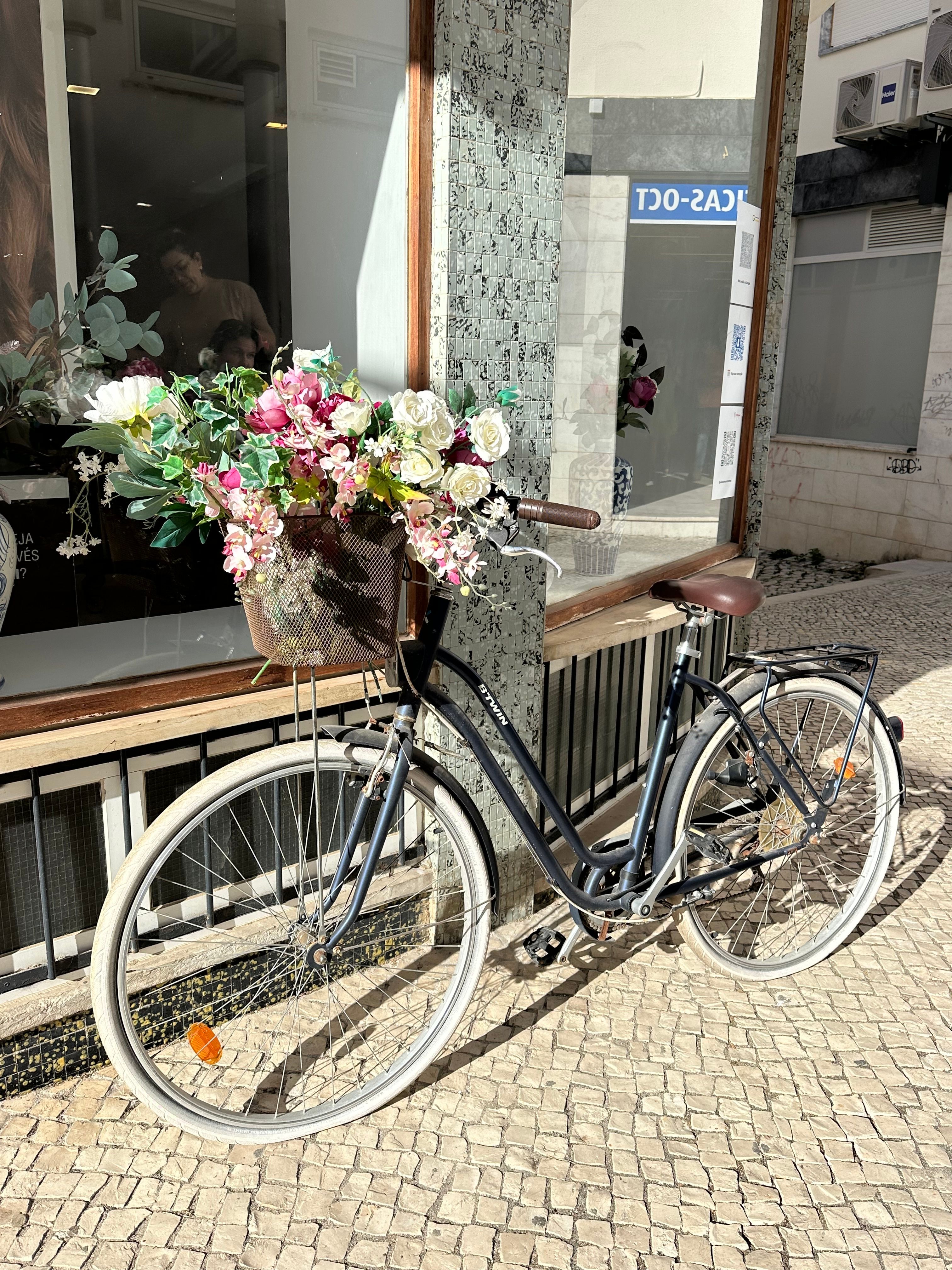 Charming Bike with Floral Basket in Lisbon · Free Stock Photo