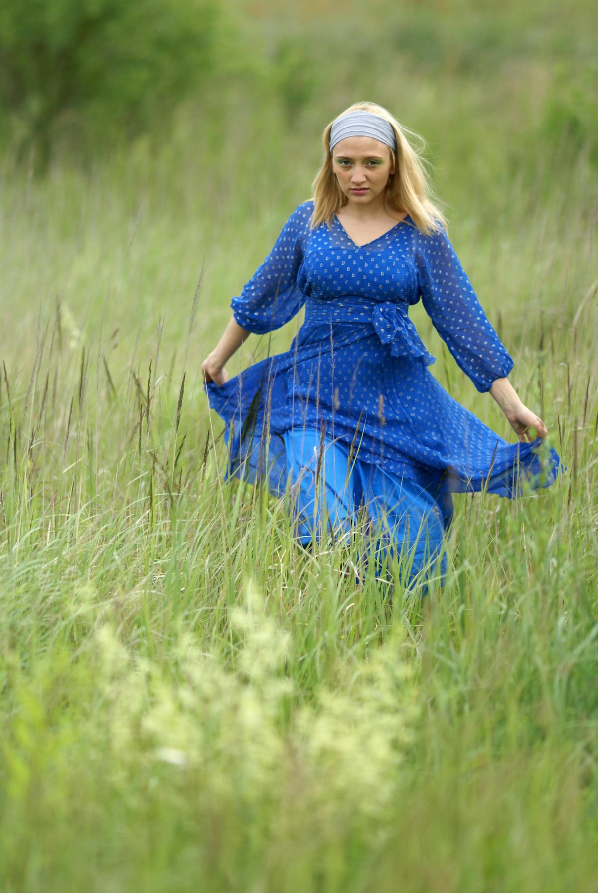 Woman Walking In Nature Photos, Download The BEST Free Woman Walking In ...