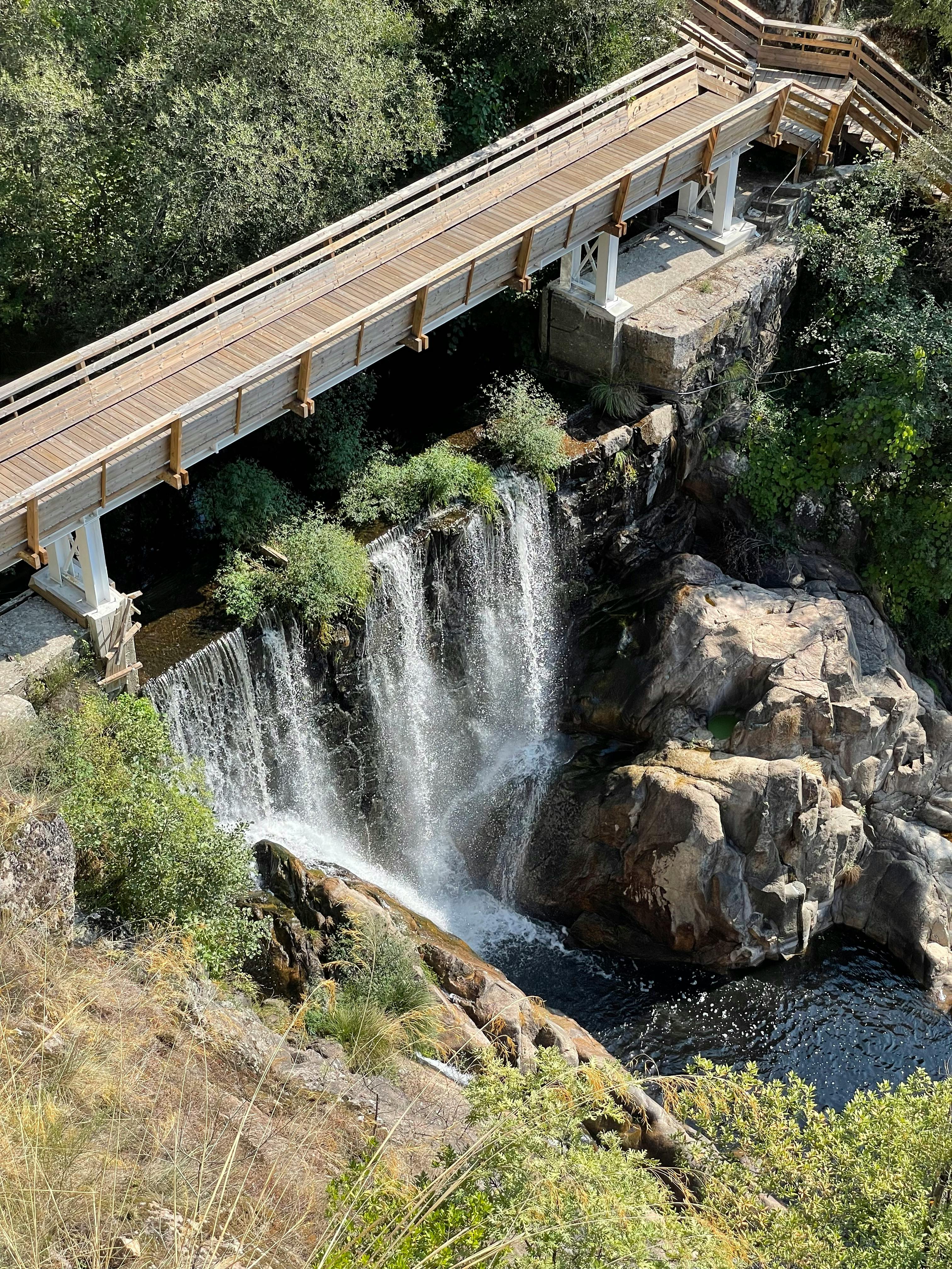 Cleavage+When+Bending+Over Photos, Download The BEST Free Cleavage+When ...