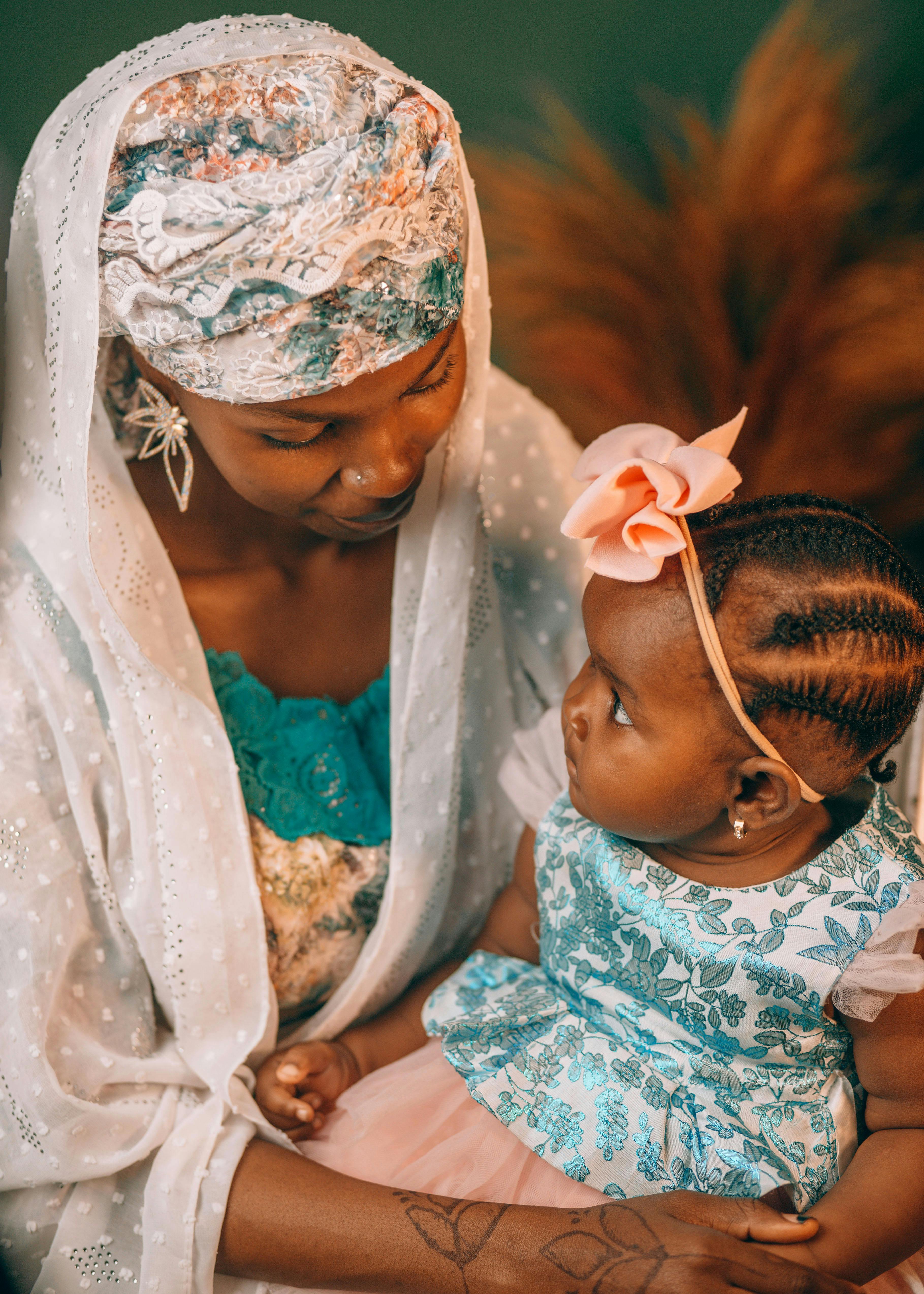 Foto de stock gratuita sobre afecto, áfrica, alegre, amor, amor de bebe, amor de los padres ...