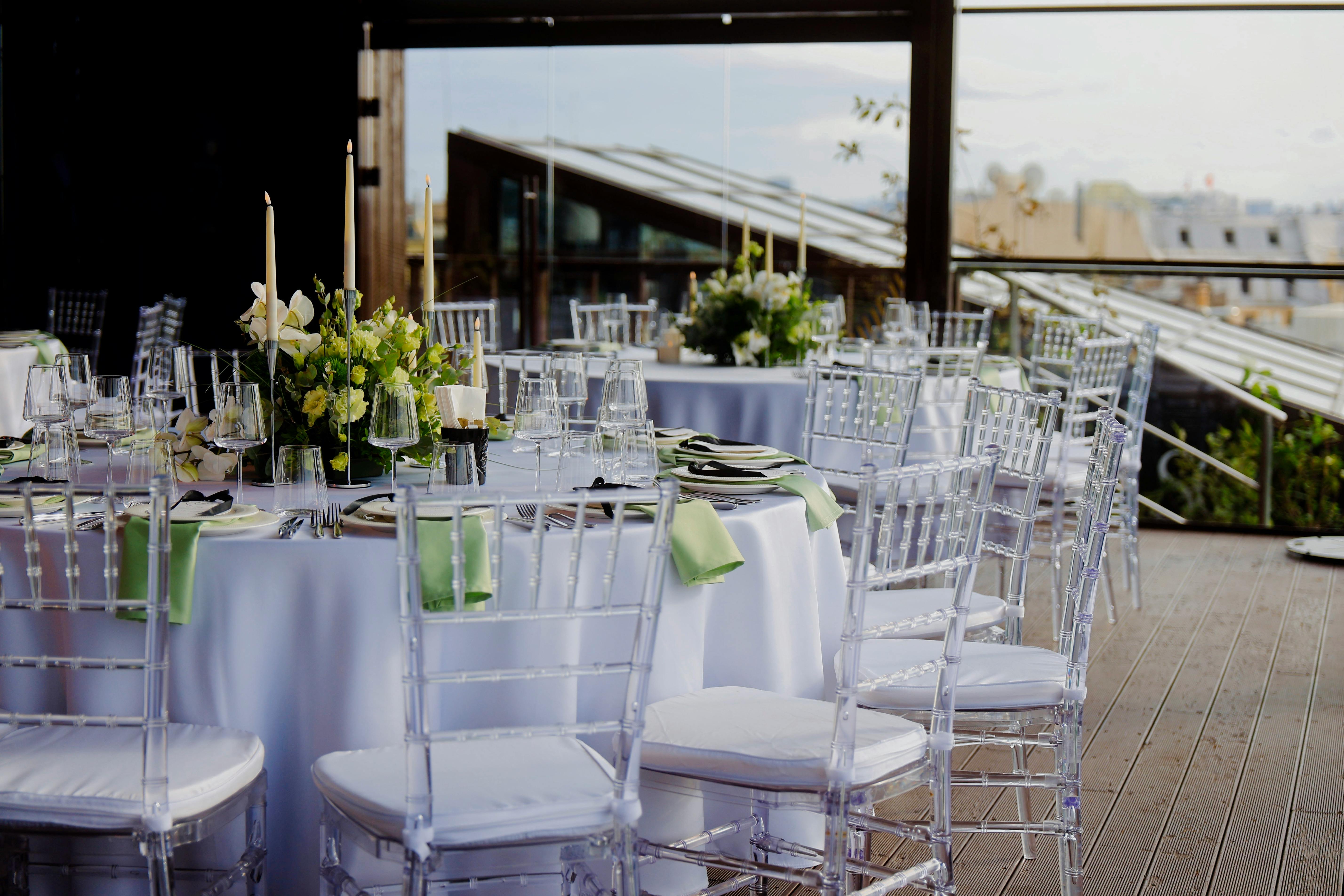 Elegant Outdoor Wedding Reception Venue Setup · Free Stock Photo