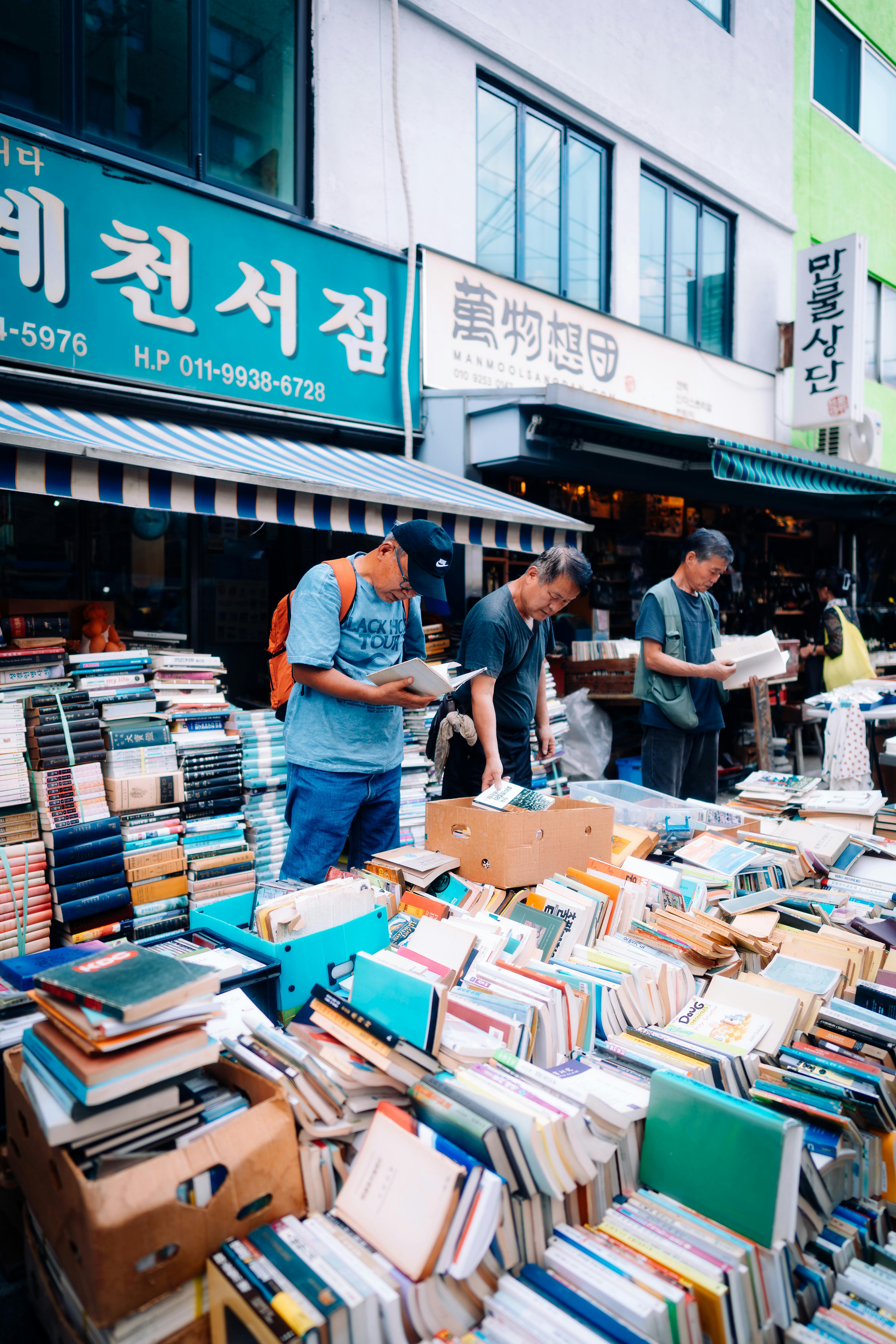 People Reading Books Photos, Download The BEST Free People Reading ...