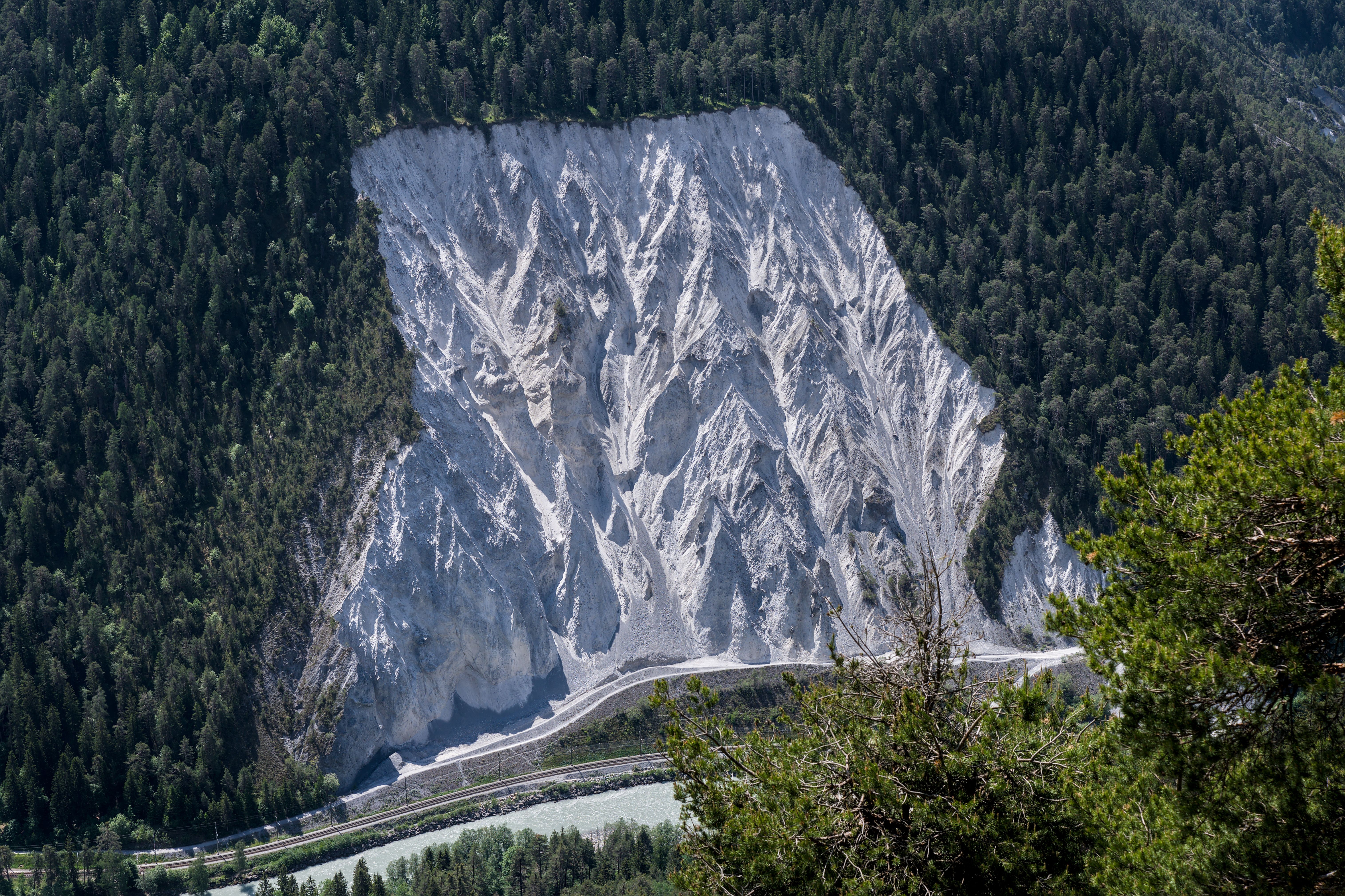 Dampak Longsor Di Lereng Gunung Swiss · Foto Stok Gratis
