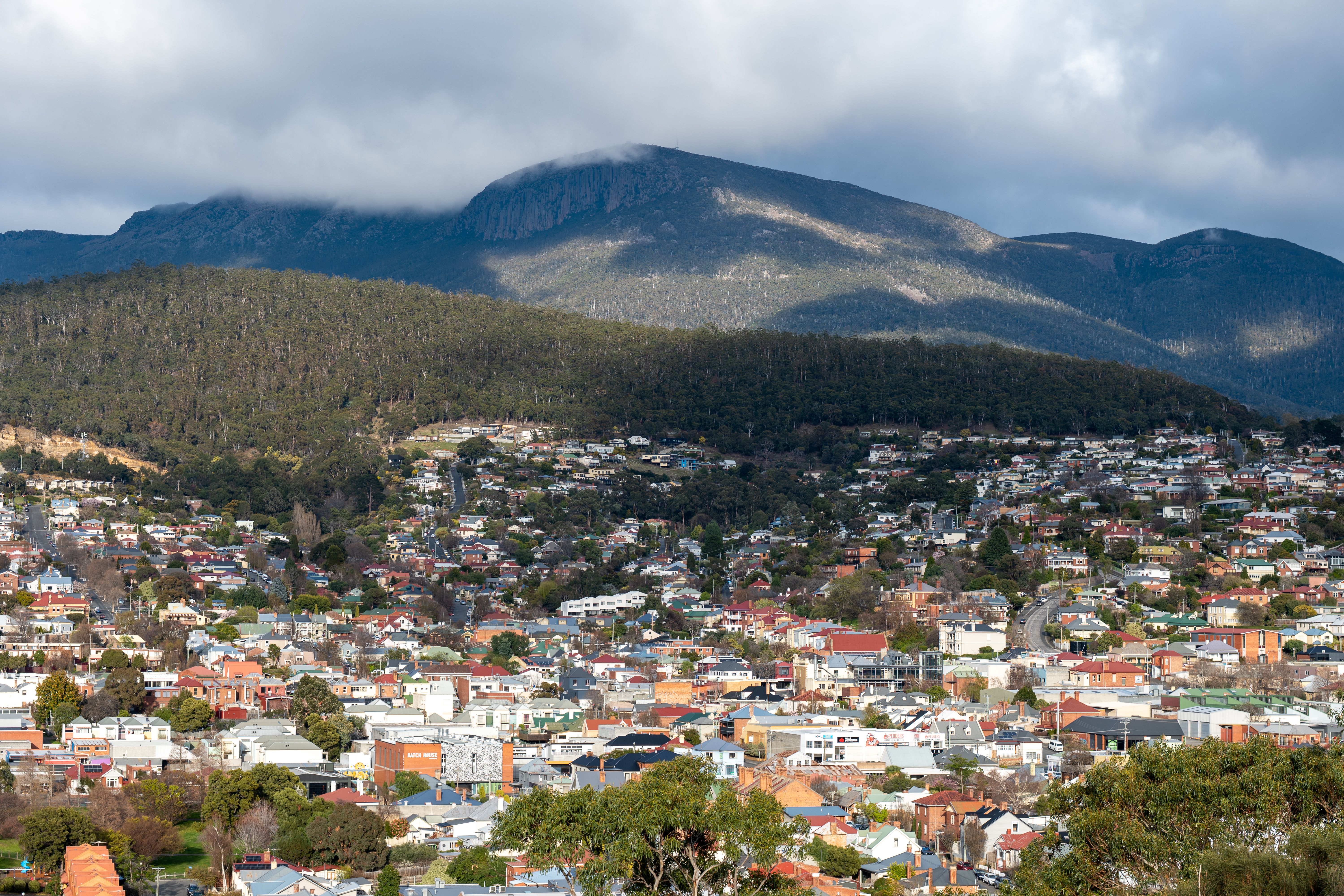 Scenic View of Hobart with Mount Wellington in Tasmania · Free Stock Photo