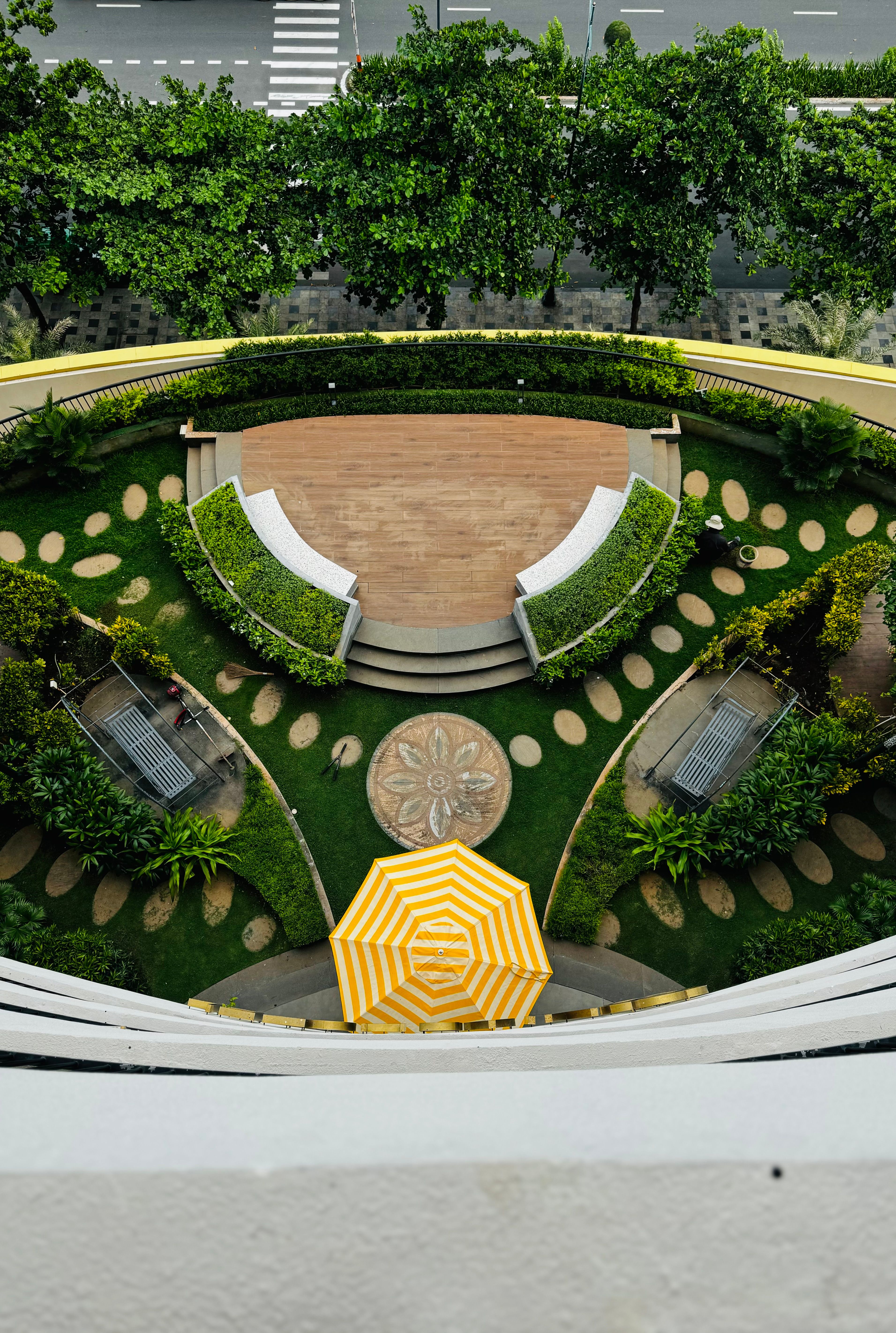 Aerial View of Circular Urban Garden with Pathways · Free Stock Photo