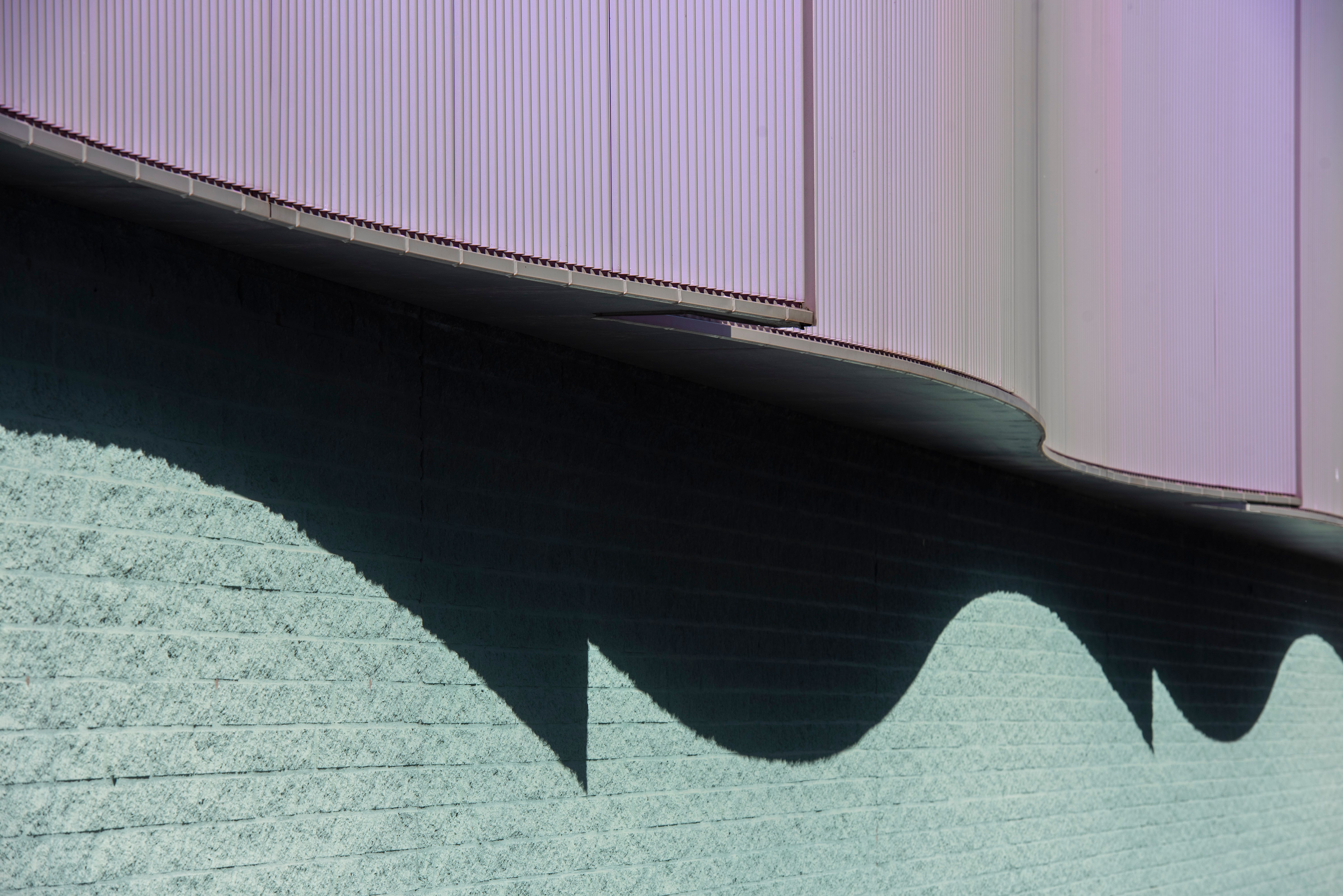 Modern Architectural Shadow Play with Curved Facade · Free Stock Photo