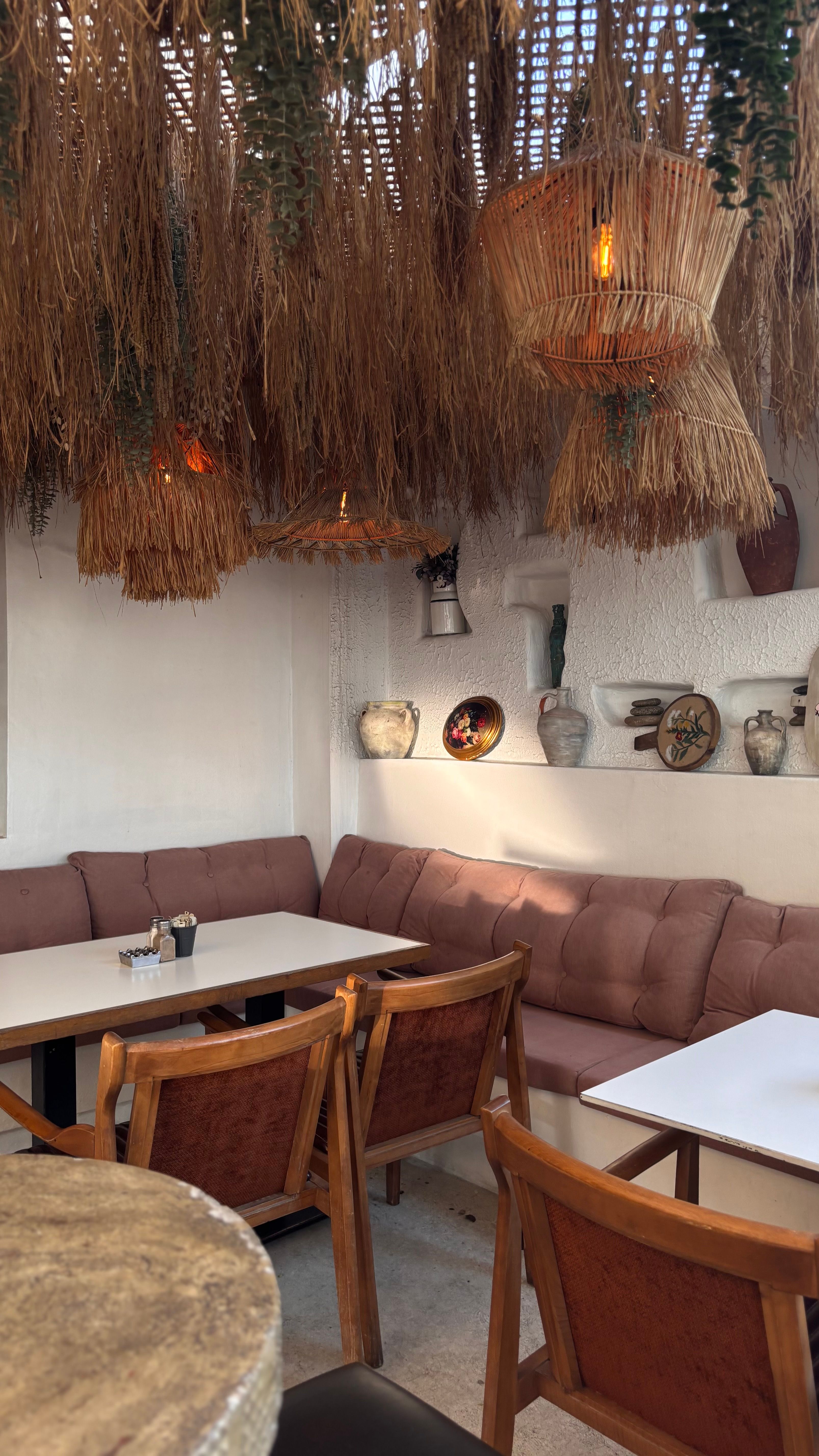 Cozy Indoor Cafe with Rustic Decor and Vibes · Free Stock Photo