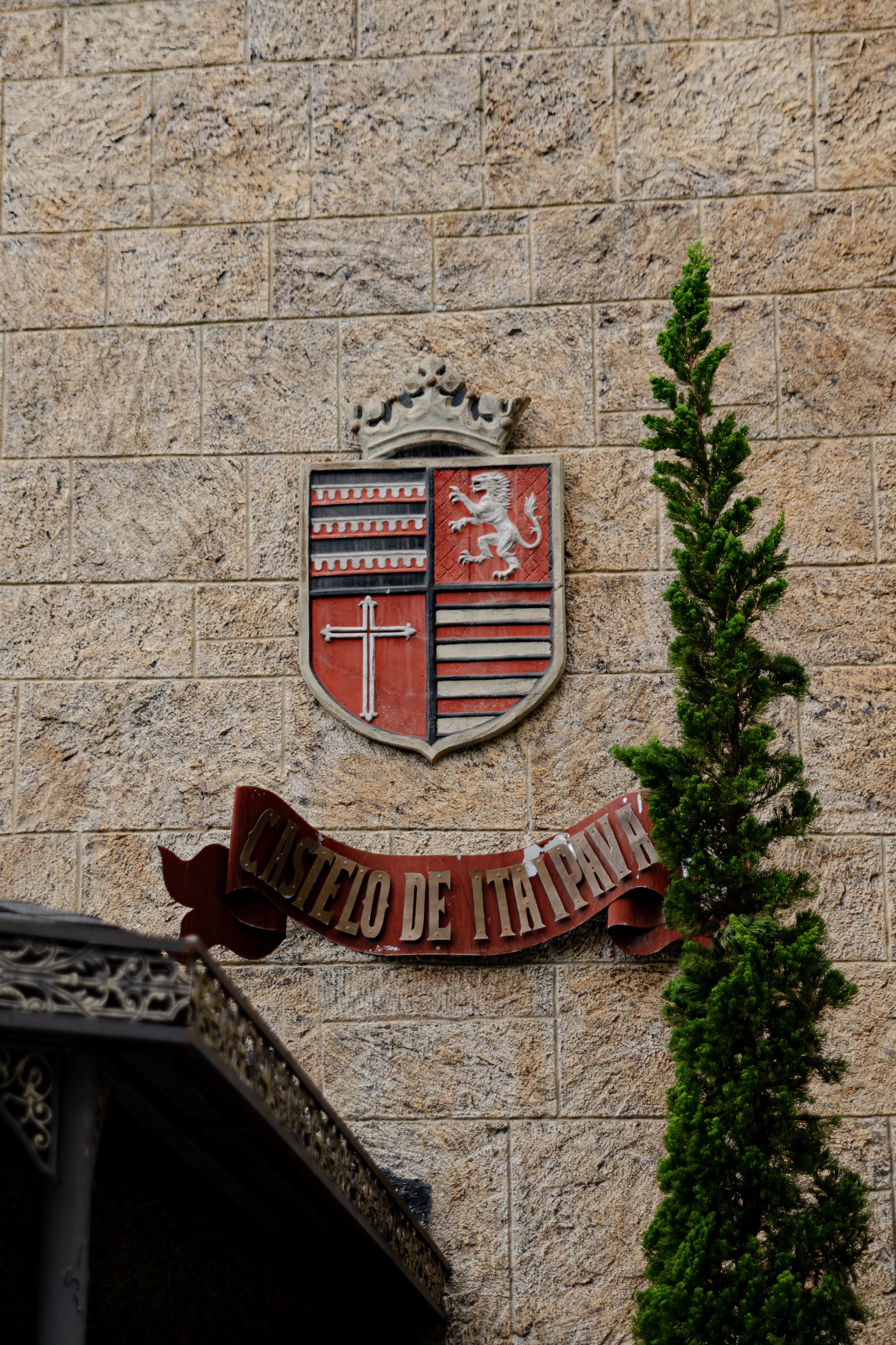 Medieval Crest on Stone Wall of Castelo de Itaipava · Free Stock Photo