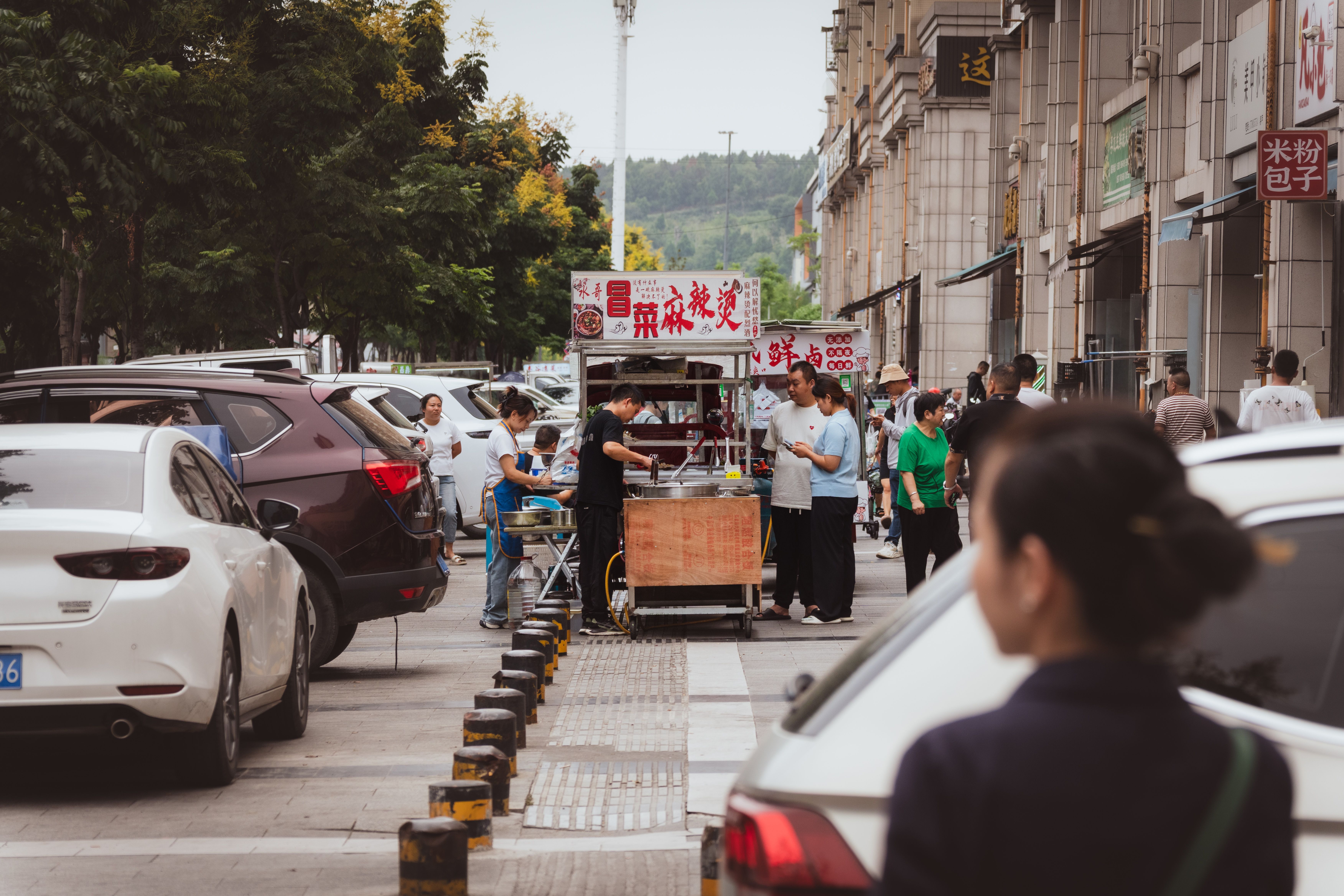 Street Vendor in Bustling Urban Setting · Free Stock Photo