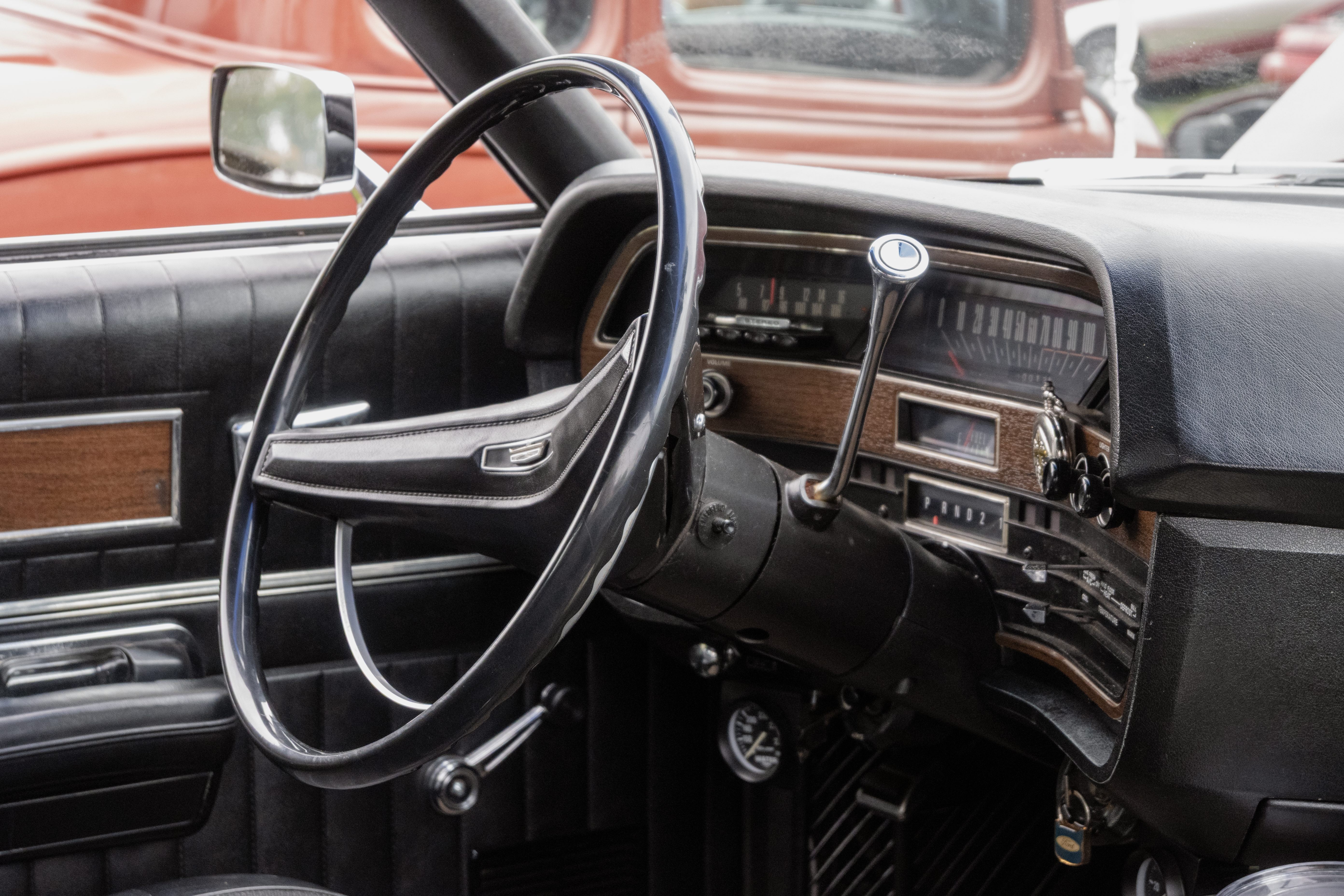 Vintage American Car Interior Dashboard View · Free Stock Photo