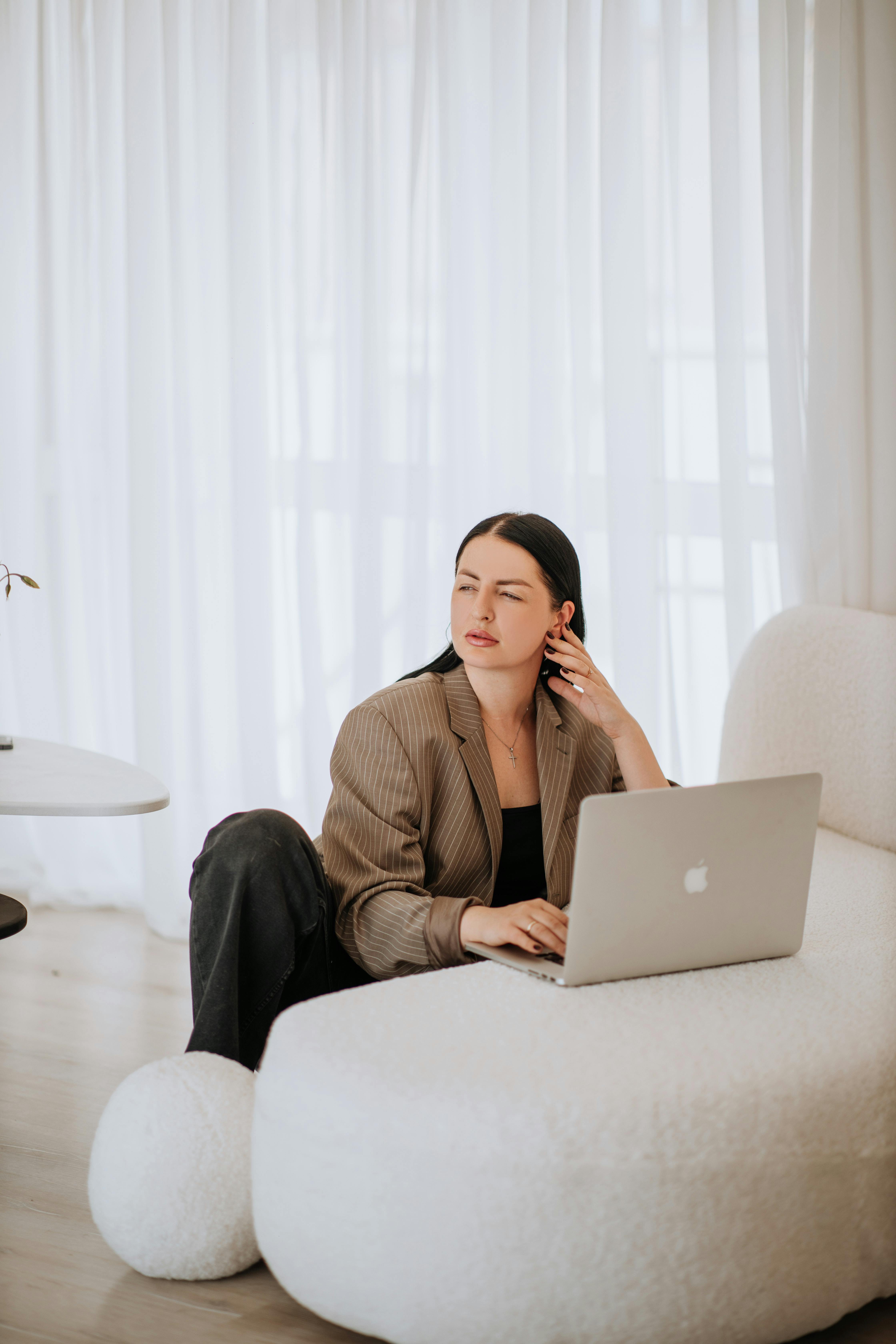 Scroller+Easy+Women Photos, Download The BEST Free Scroller+Easy+Women ...