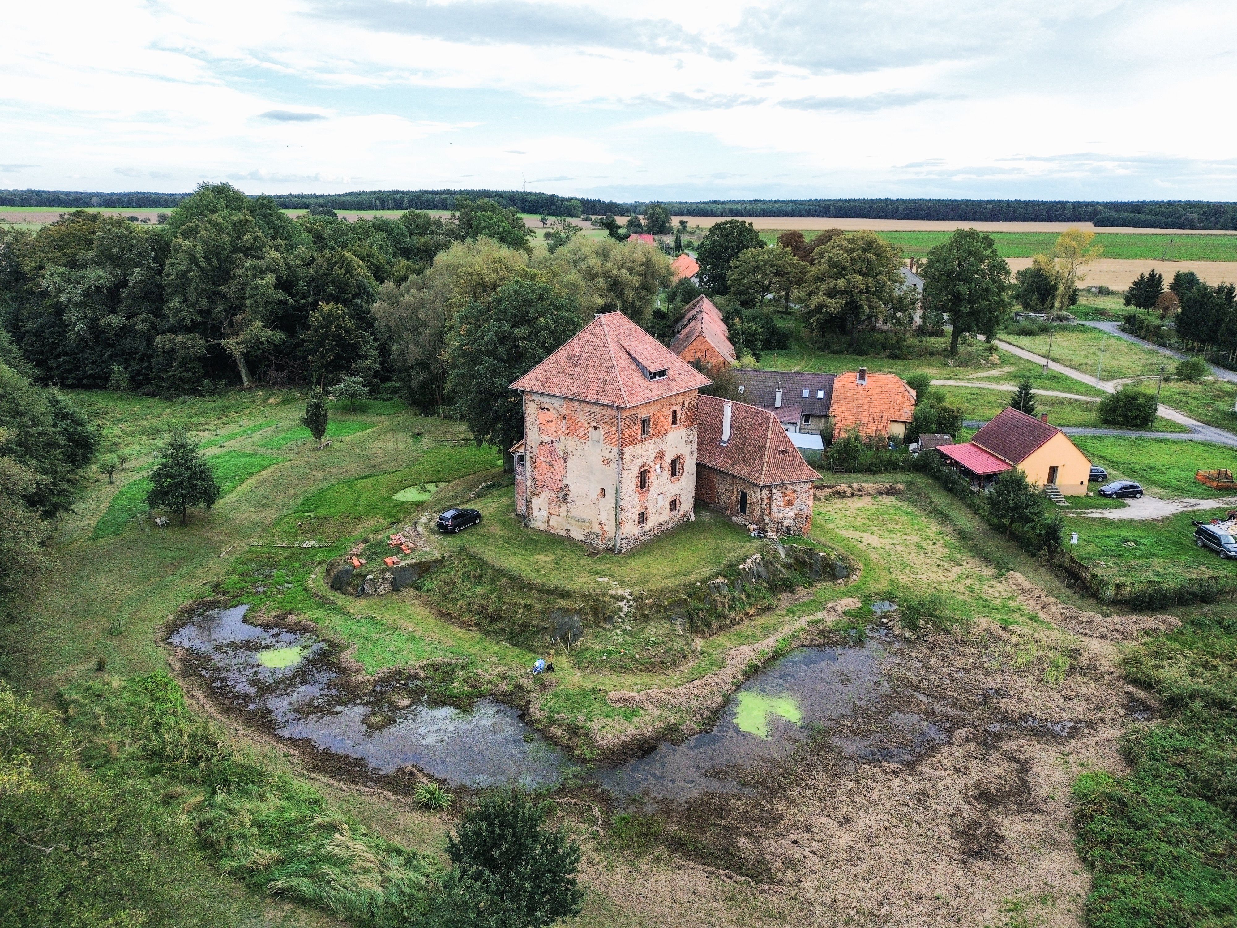 Aerial View of Historic Ruined Building in Countryside · Free Stock Photo
