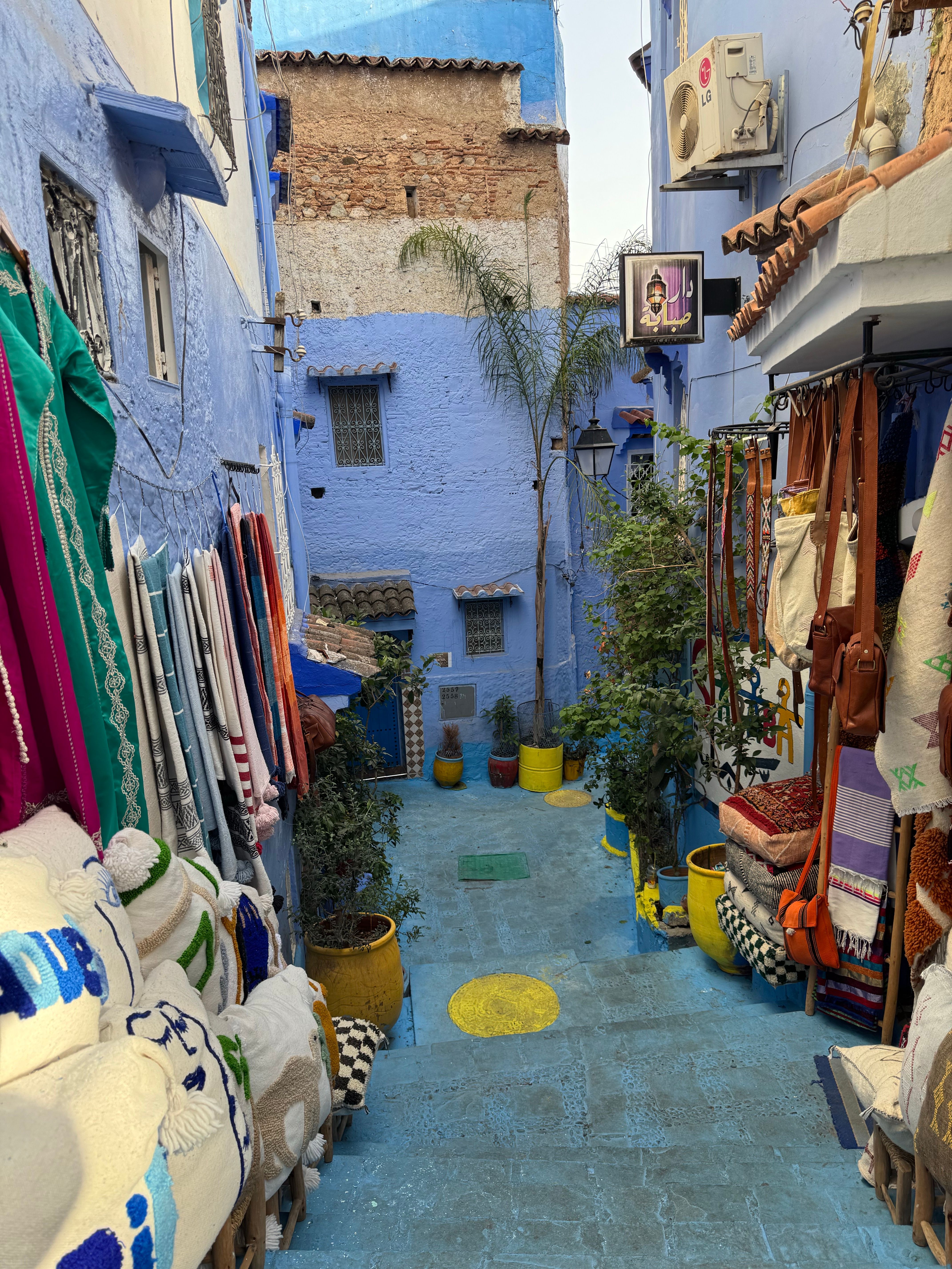 Colorful Alleyway in Chefchaouen, Morocco · Free Stock Photo