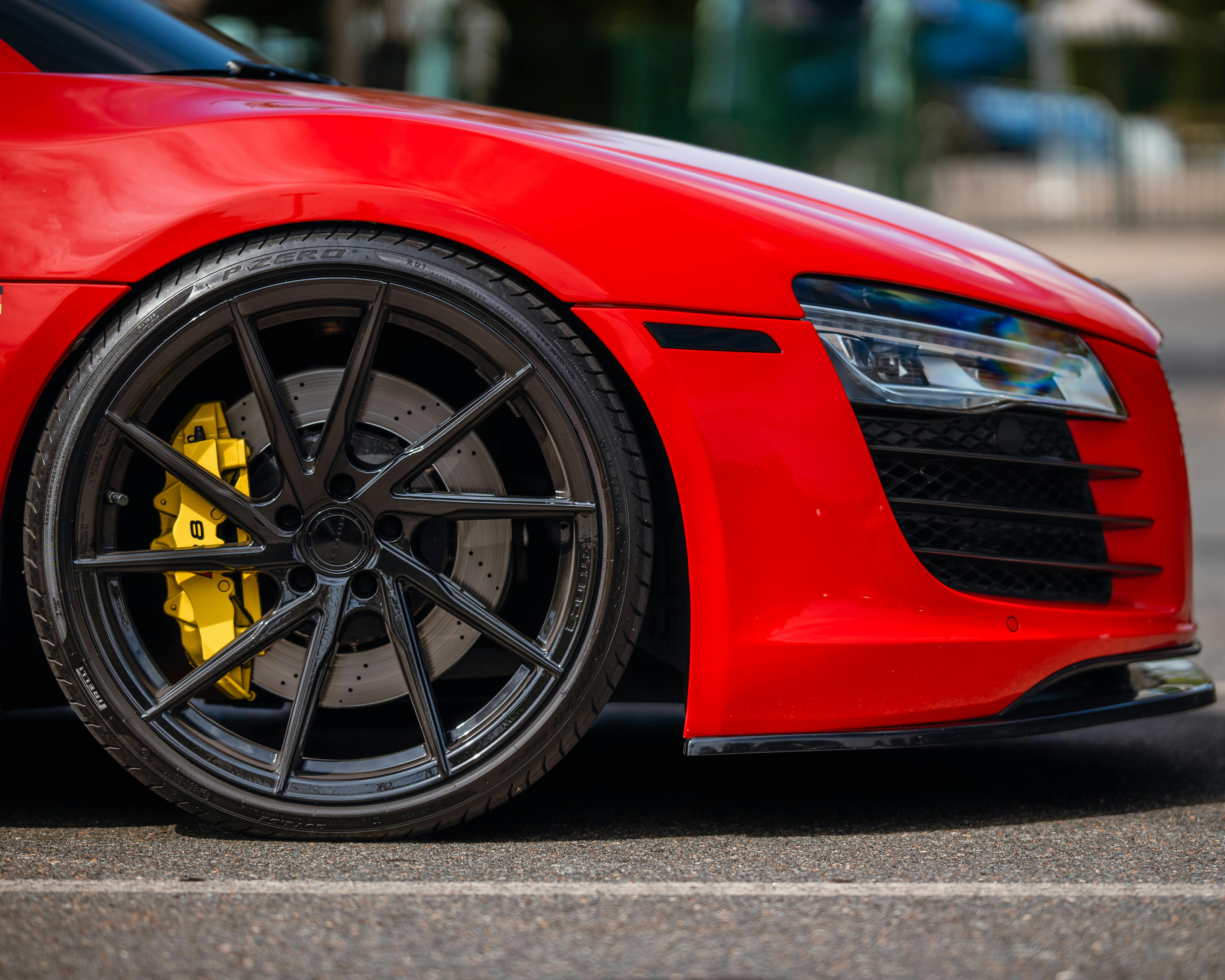 Close Up Mobil Sport Mewah Dengan Finishing Metalik Merah · Foto Stok ...