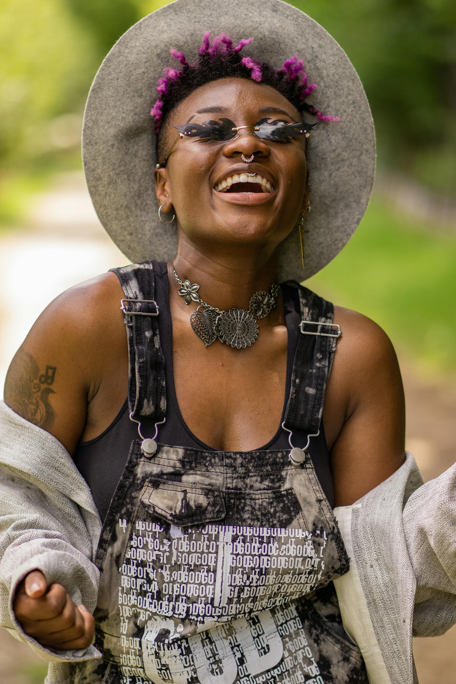 Scroller+Easy+Women Photos, Download The BEST Free Scroller+Easy+Women ...