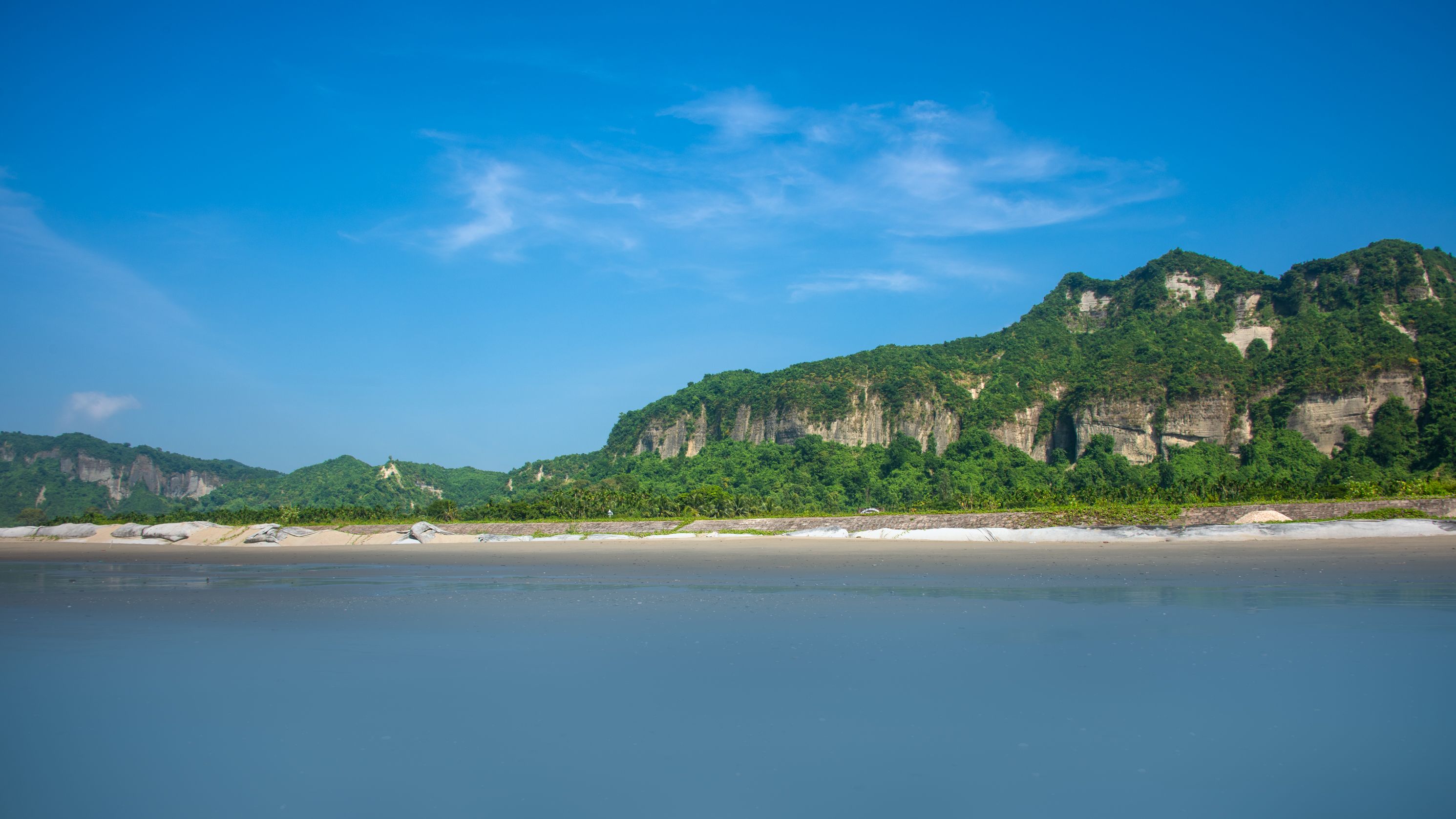 Serene Beach at Teknaf with Lush Hills · Free Stock Photo