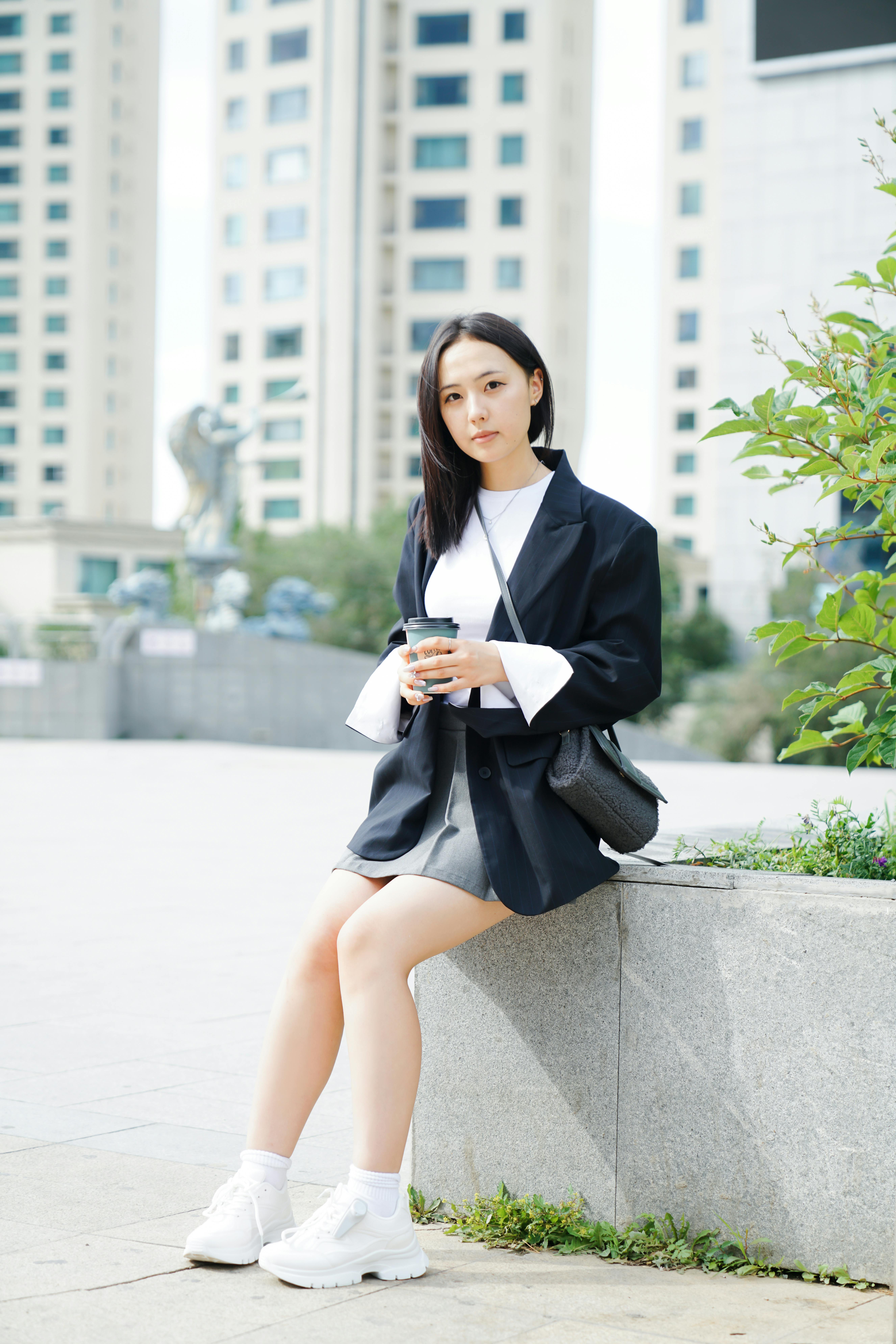 800 000+ Femmes+nues+et+habillées+en+photos banque d’images et photos libres de droit ...