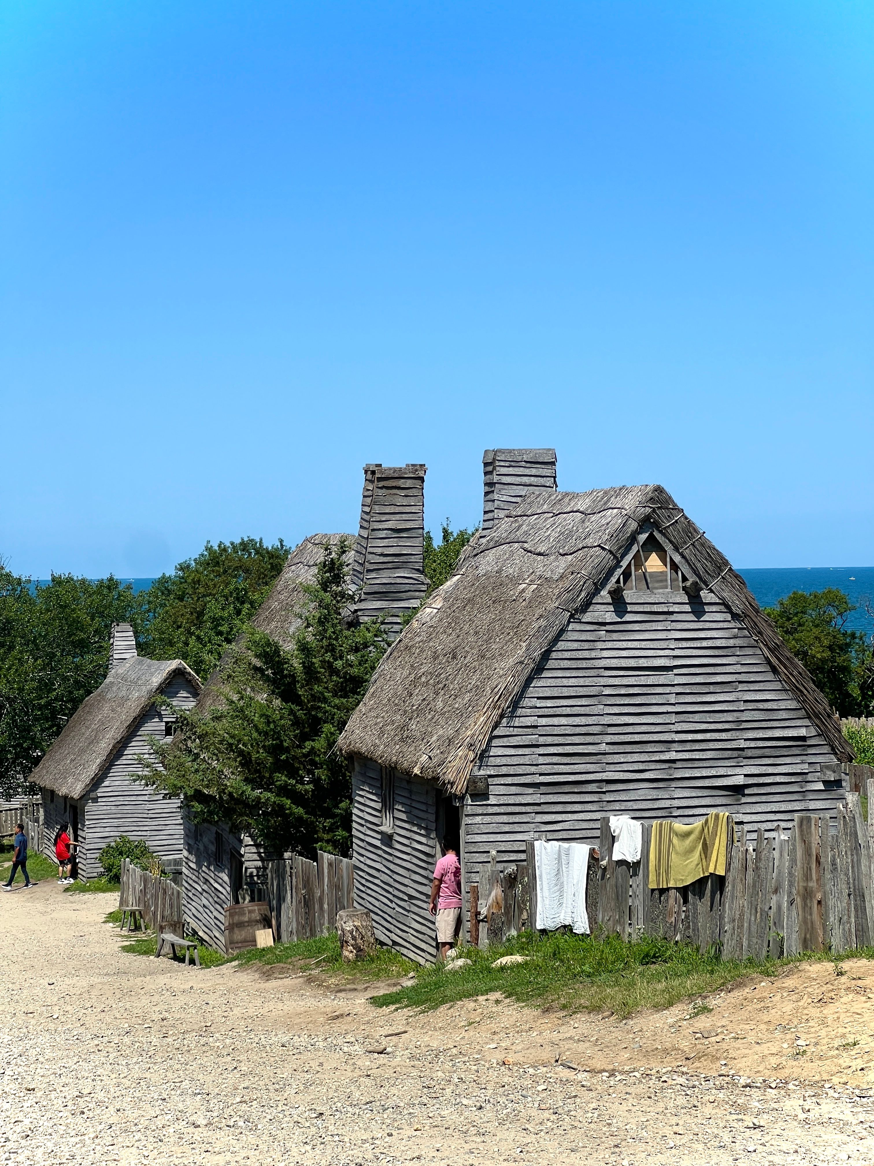Historical Thatched Cottages by the Sea · Free Stock Photo