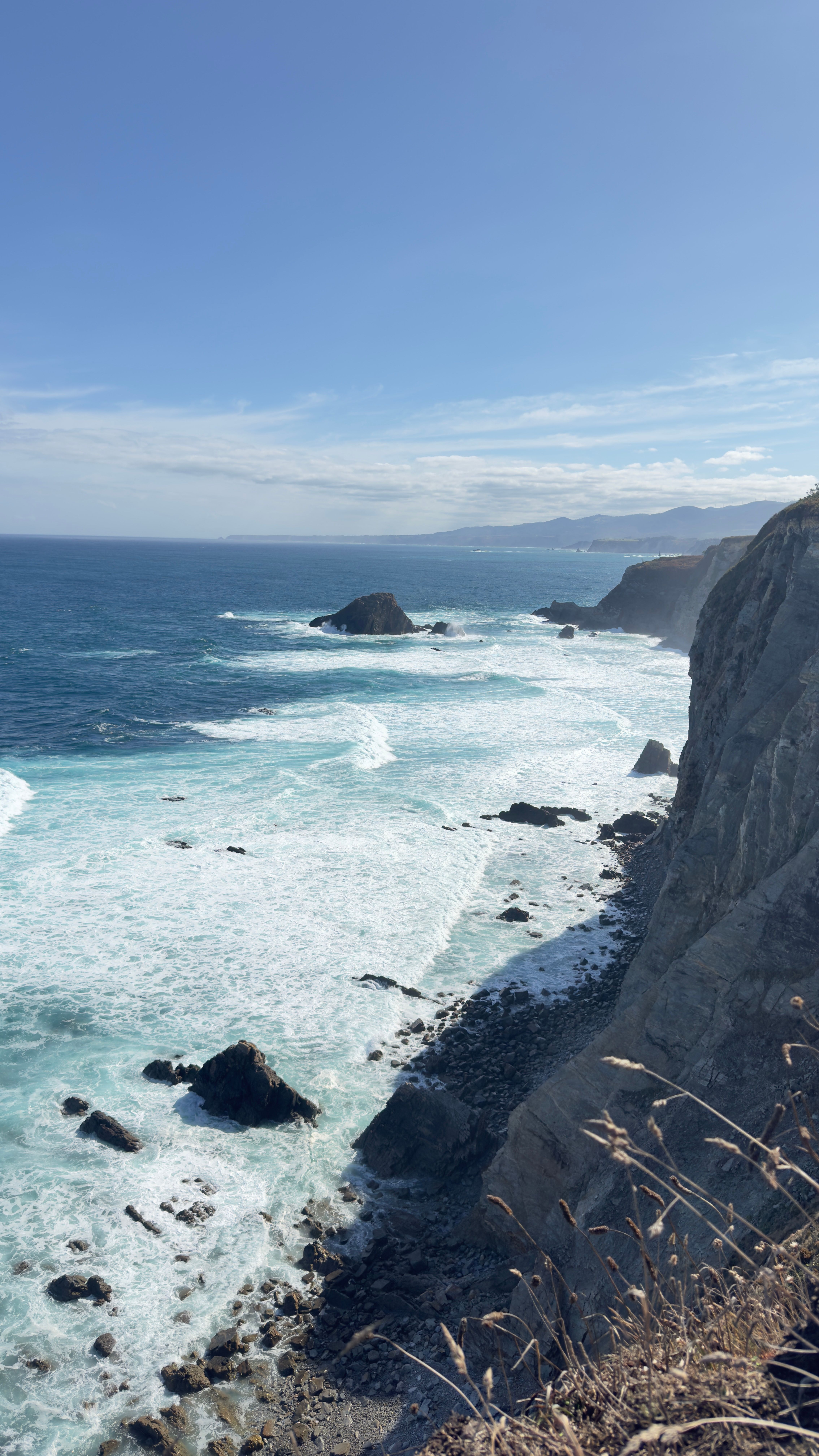 Dramatic Coastal Cliff View with Ocean Waves · Free Stock Photo