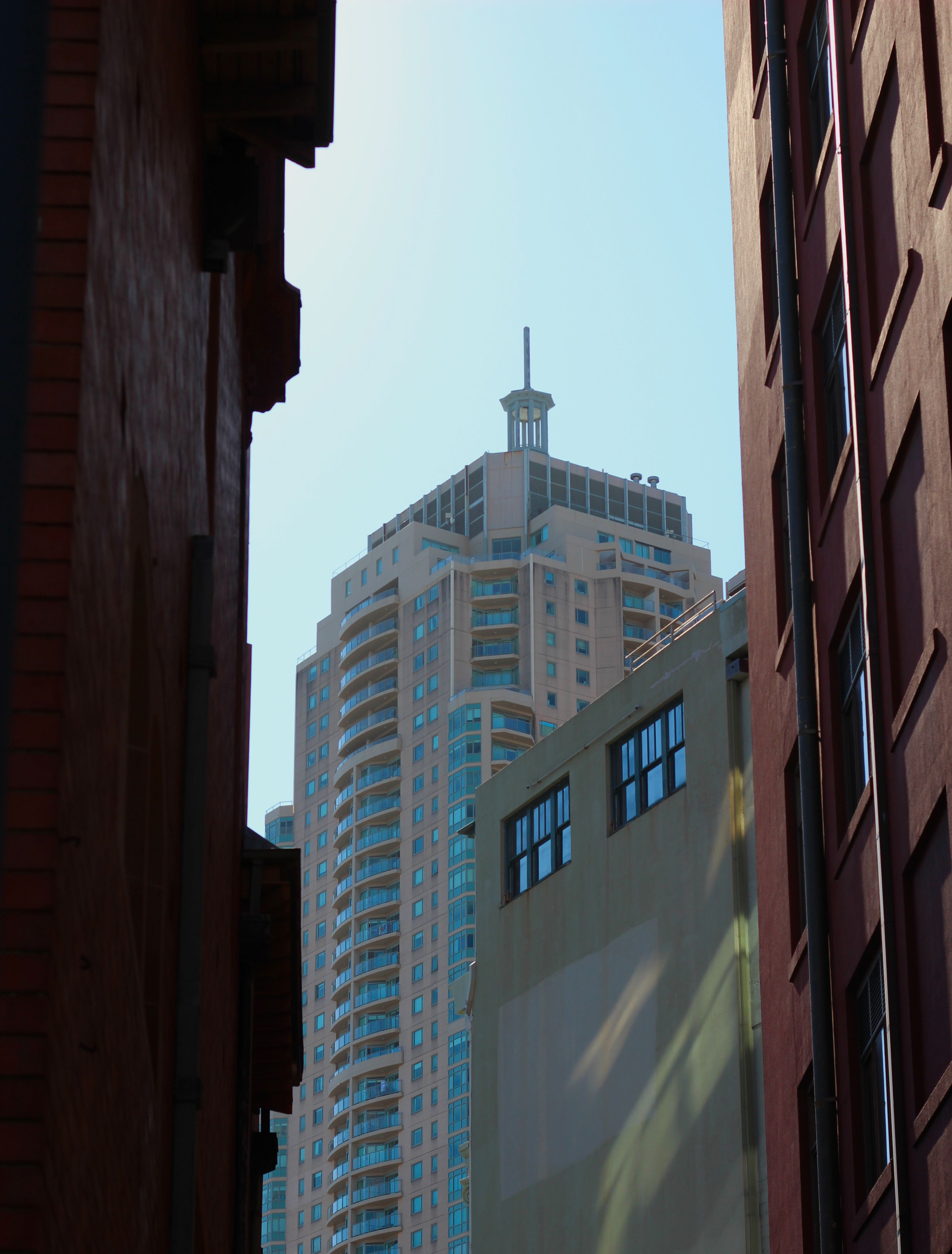 Iconic Sydney Skyscraper Framed by Adjacent Buildings · Free Stock Photo