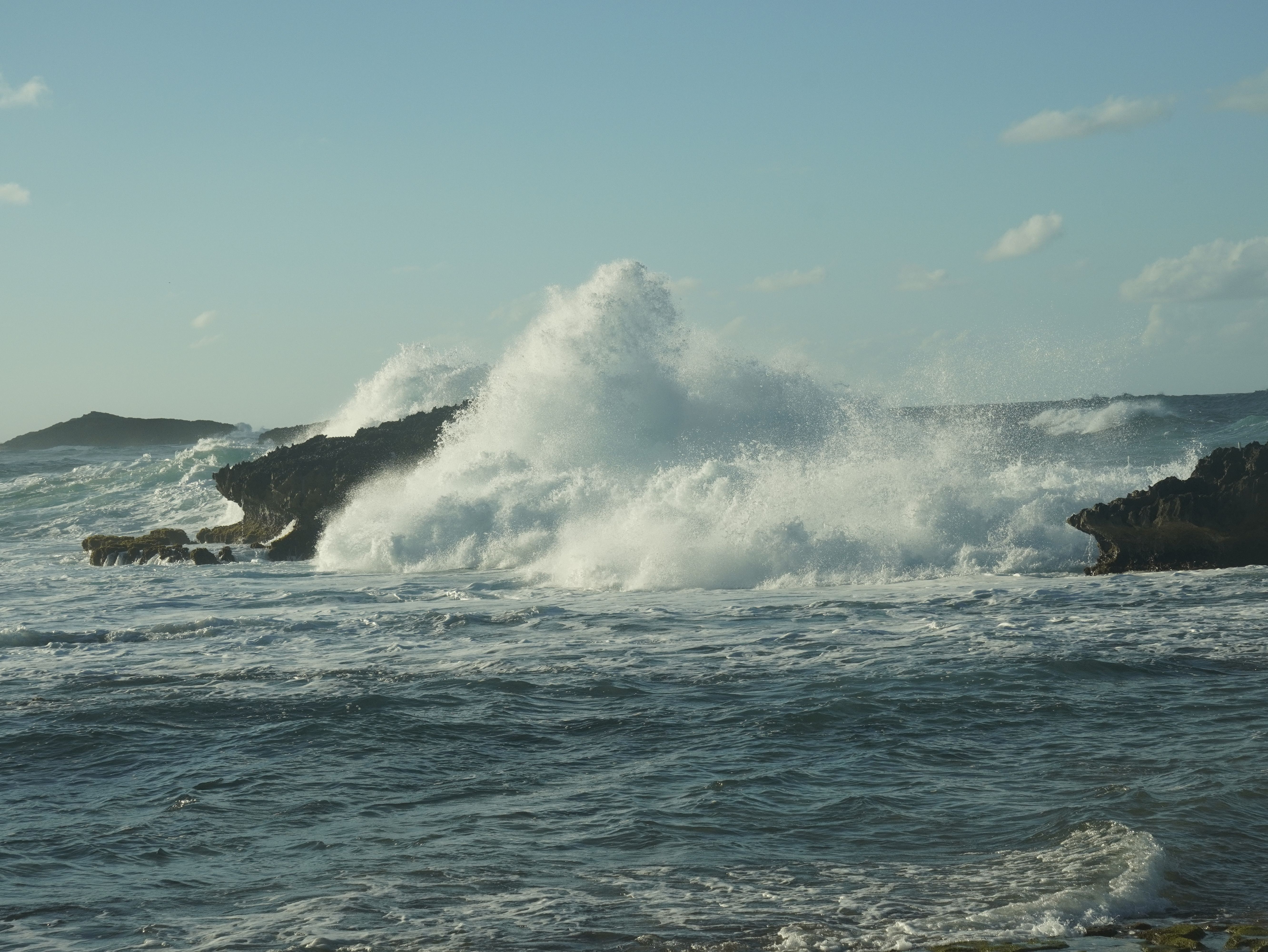 Dramatic Ocean Waves Crash Against Rocky Coast · Free Stock Photo