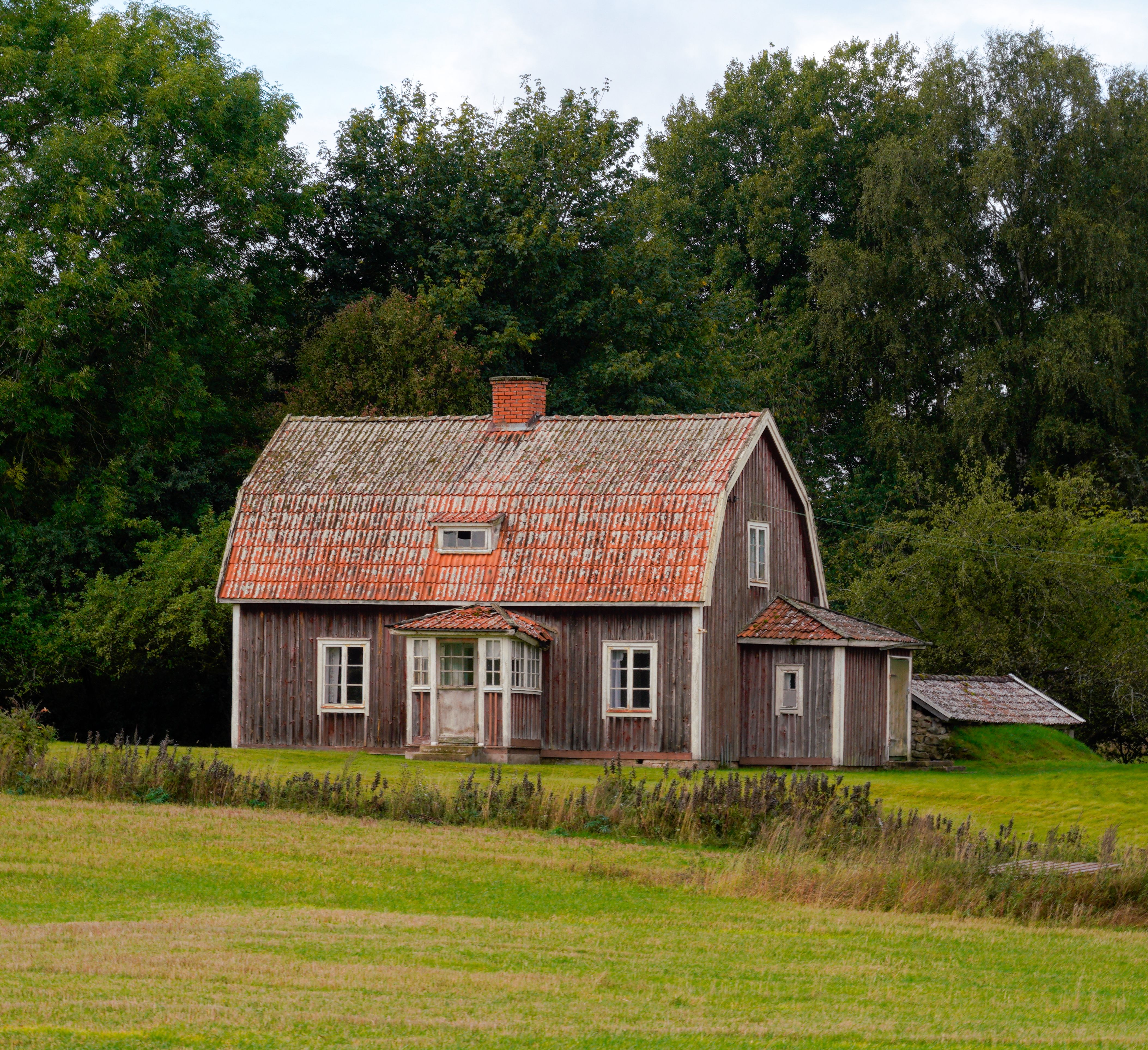 Charming Rustic Countryside Wooden House in Autumn · Free Stock Photo