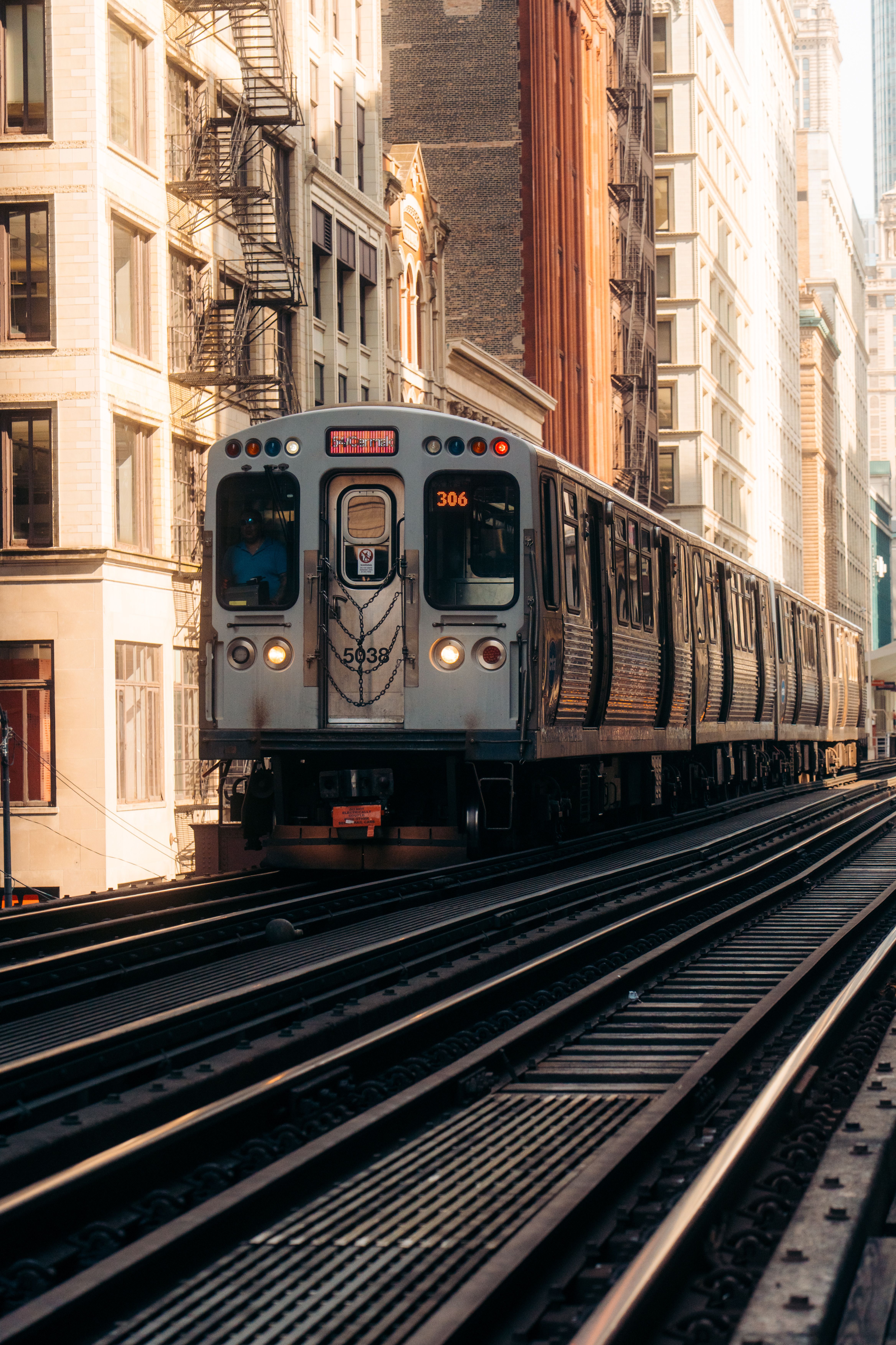Vintage Chicago Train on Elevated Tracks · Free Stock Photo