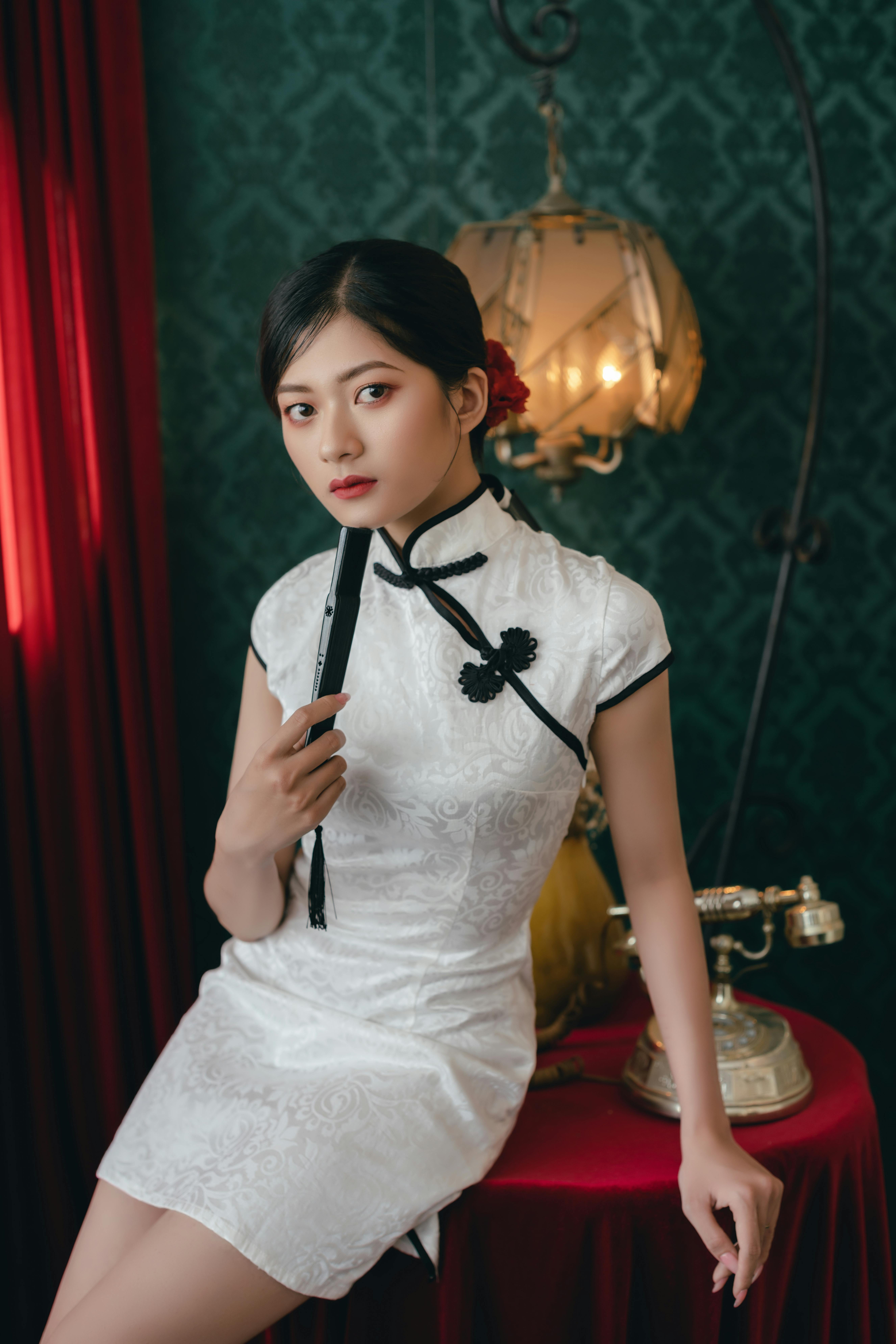 Suggestive Female Pose Photos, Download The BEST Free Suggestive Female ...