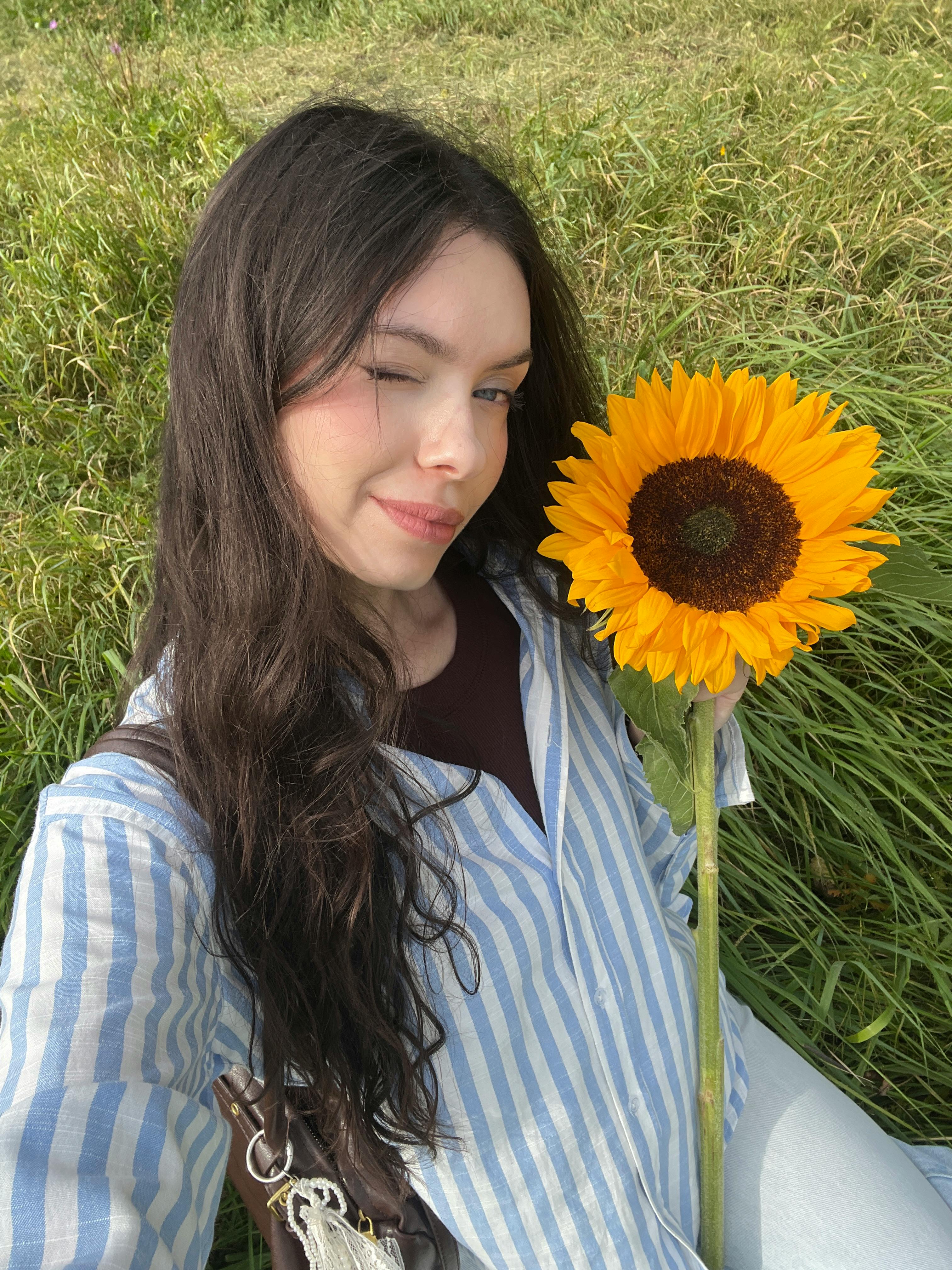 Happy Bitmoji Photos, Download The BEST Free Happy Bitmoji Stock Photos ...