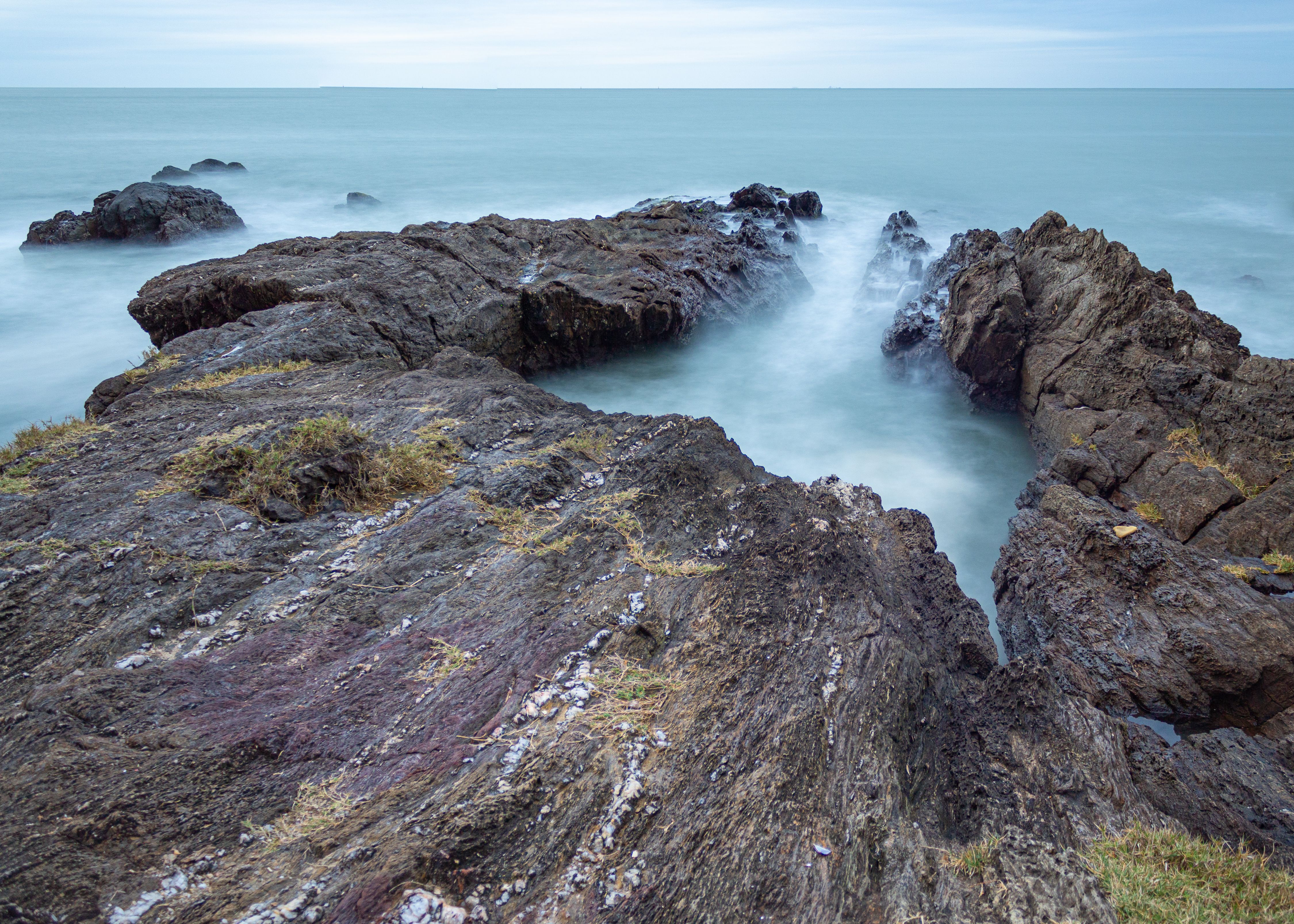 Exposición Prolongada De Rocas Costeras ásperas En Brasil · Foto de ...