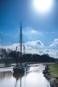 Boat on Yellow River · Free Stock Photo