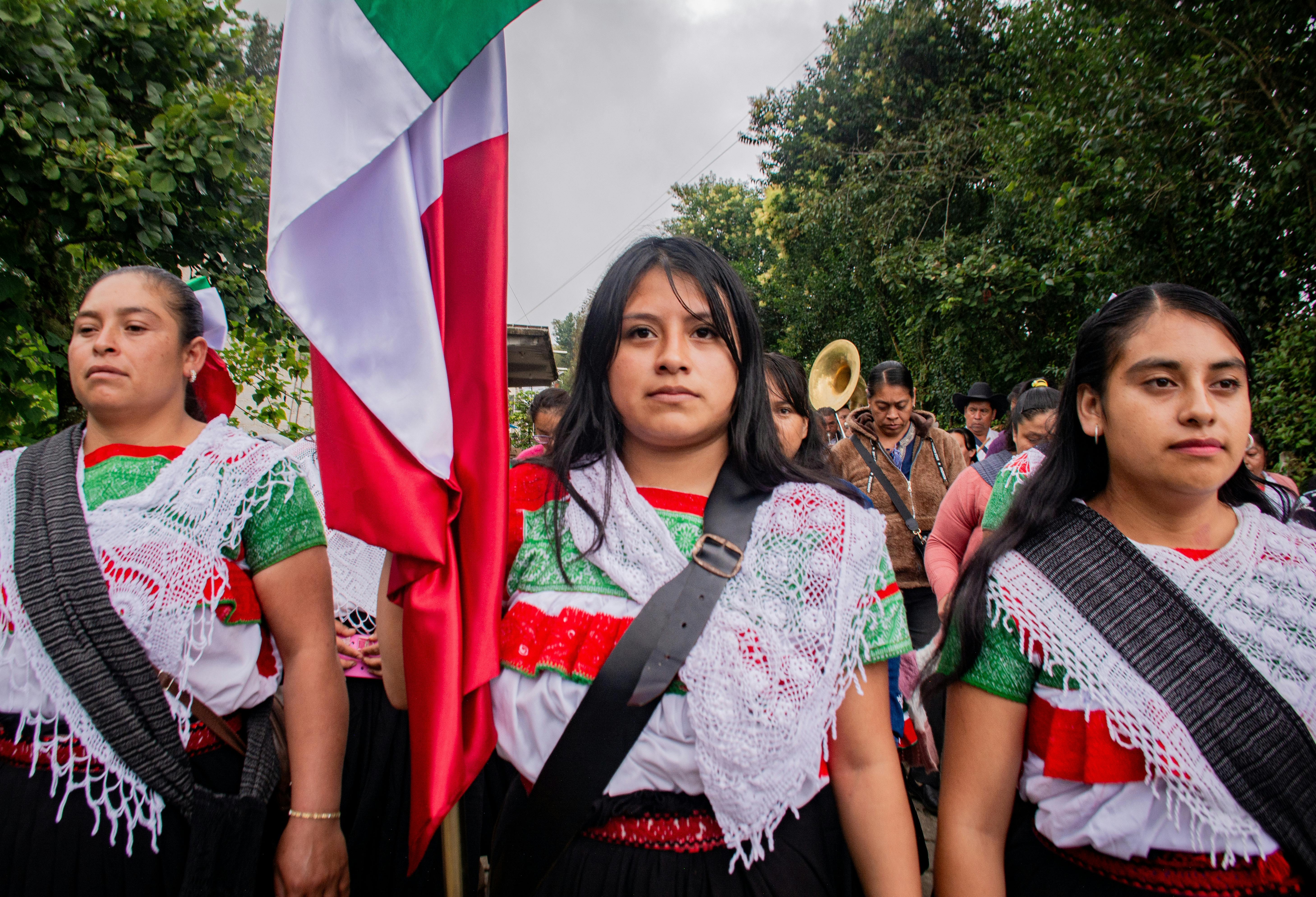 Mexican Cholo Photos, Download The BEST Free Mexican Cholo Stock Photos ...