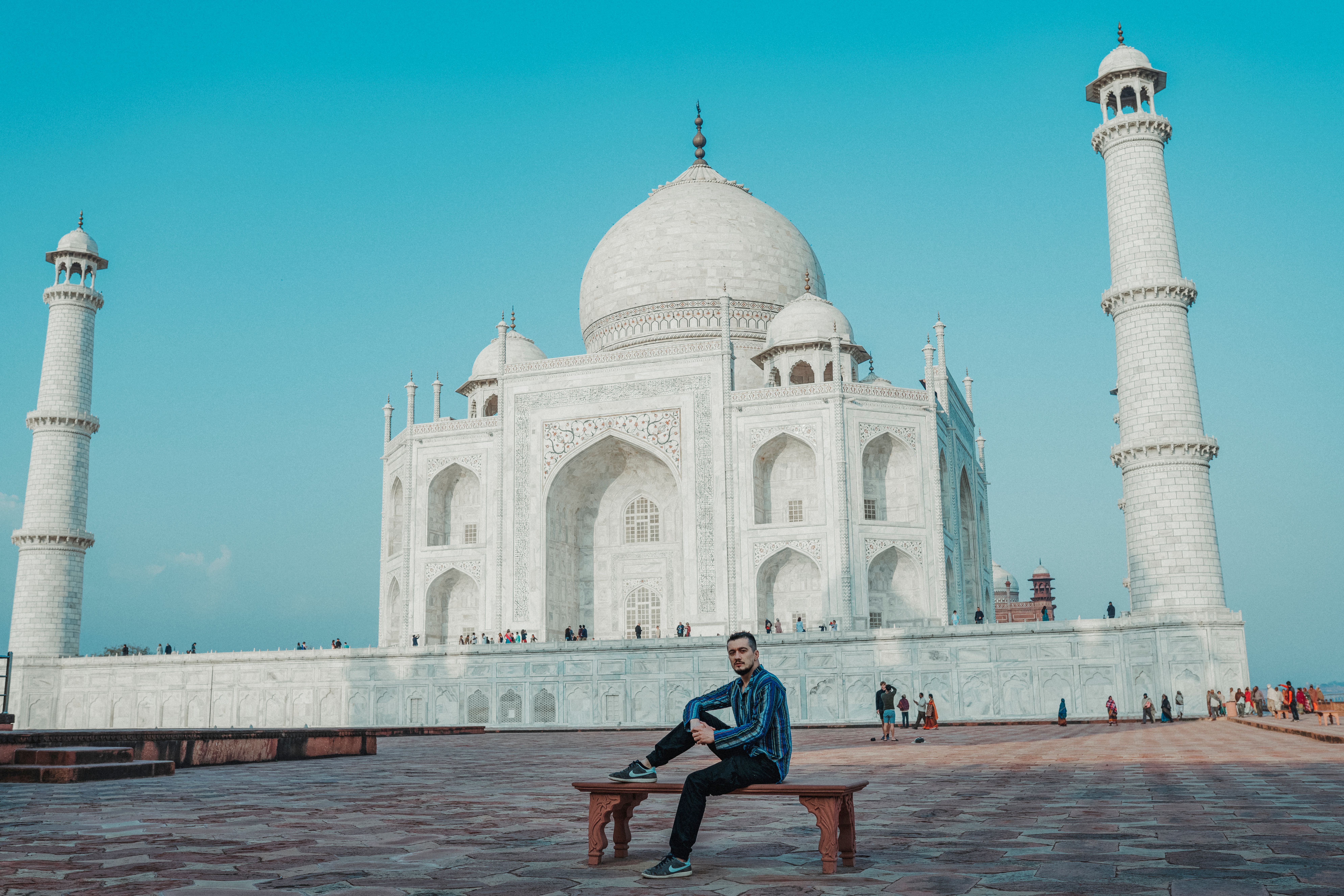 Traveler at the Iconic Taj Mahal Monument · Free Stock Photo
