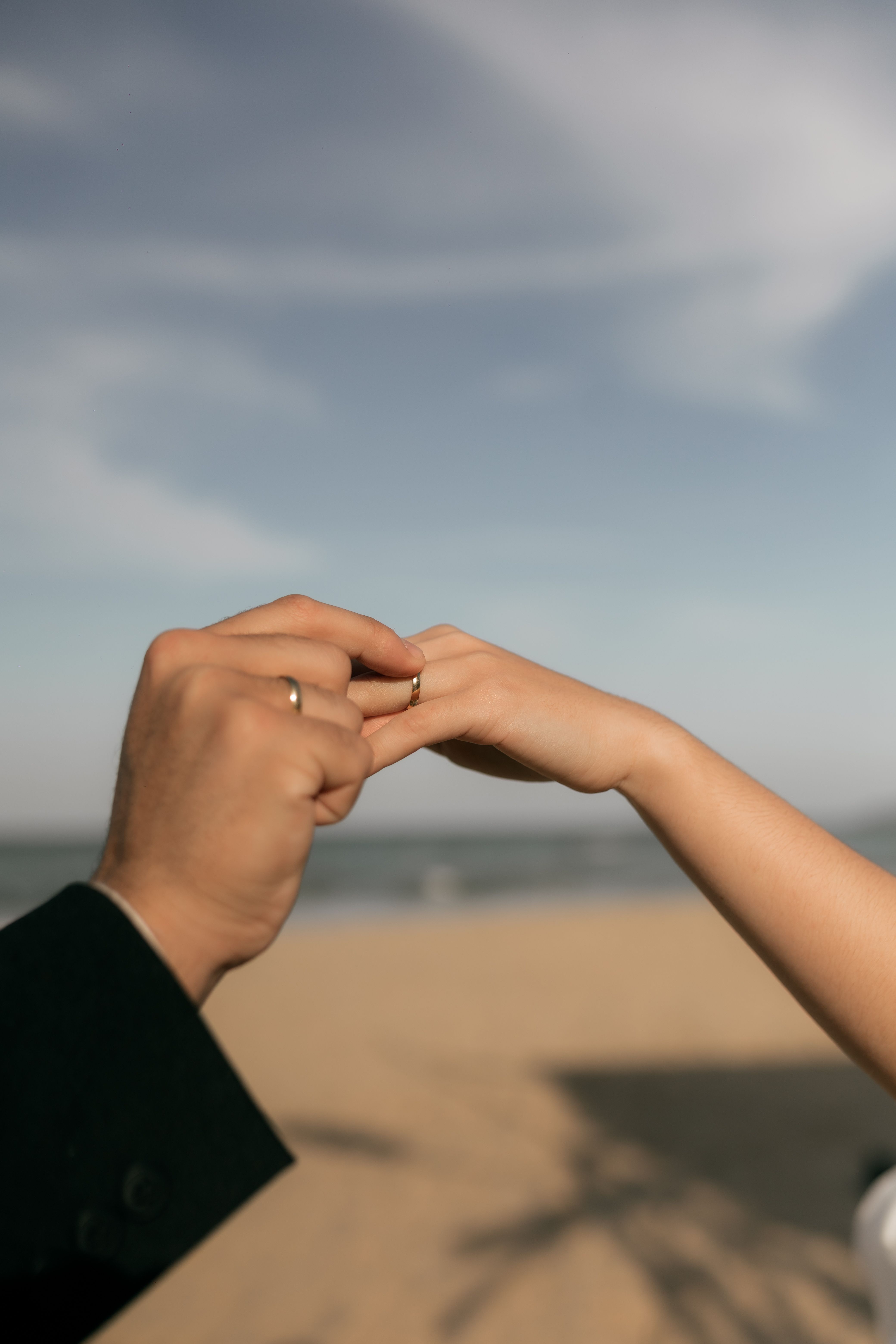 Couple Hands Photos, Download The BEST Free Couple Hands Stock Photos ...