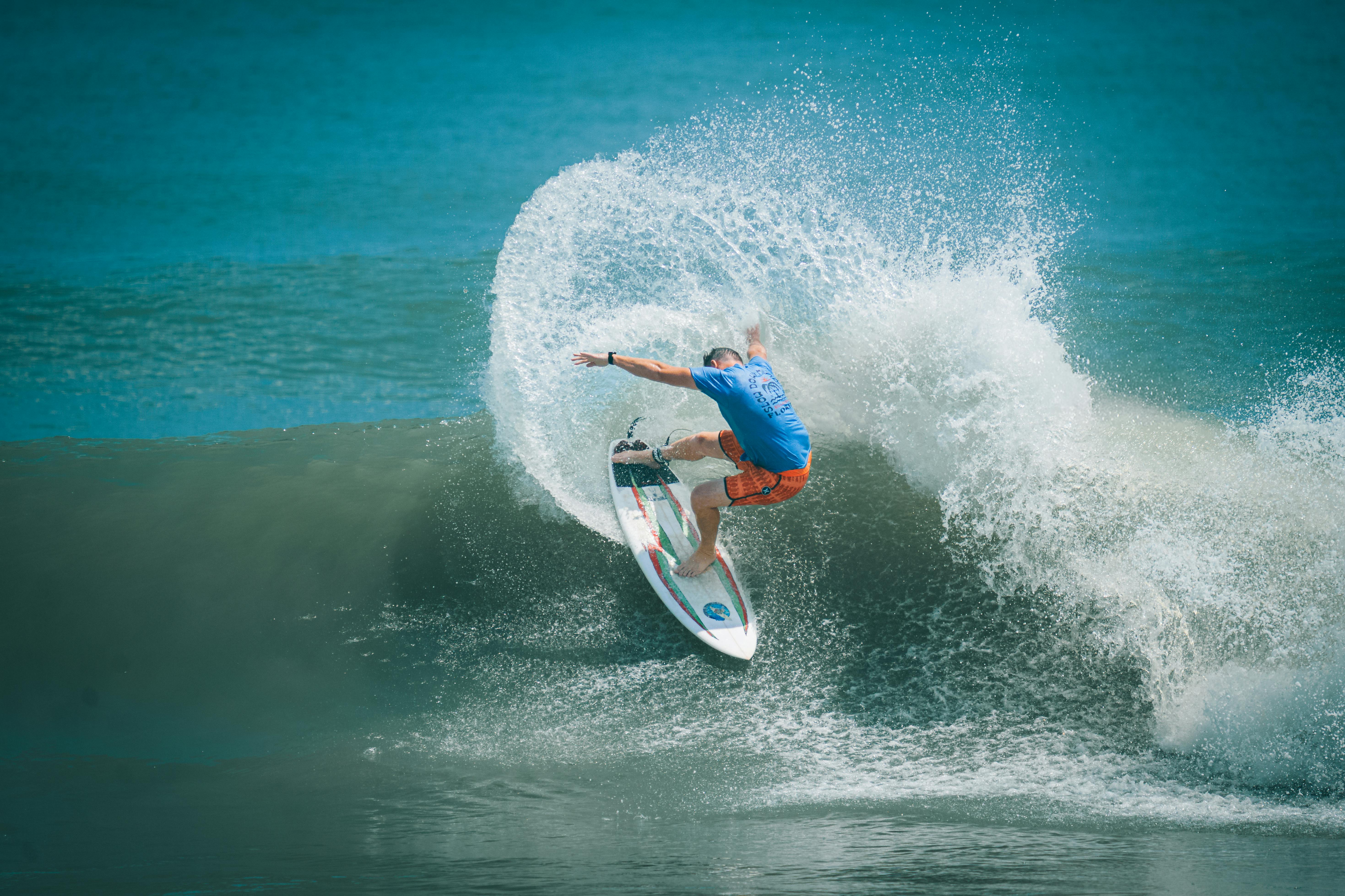 Dynamic Surfing Action Captured Mid-Wave · Free Stock Photo