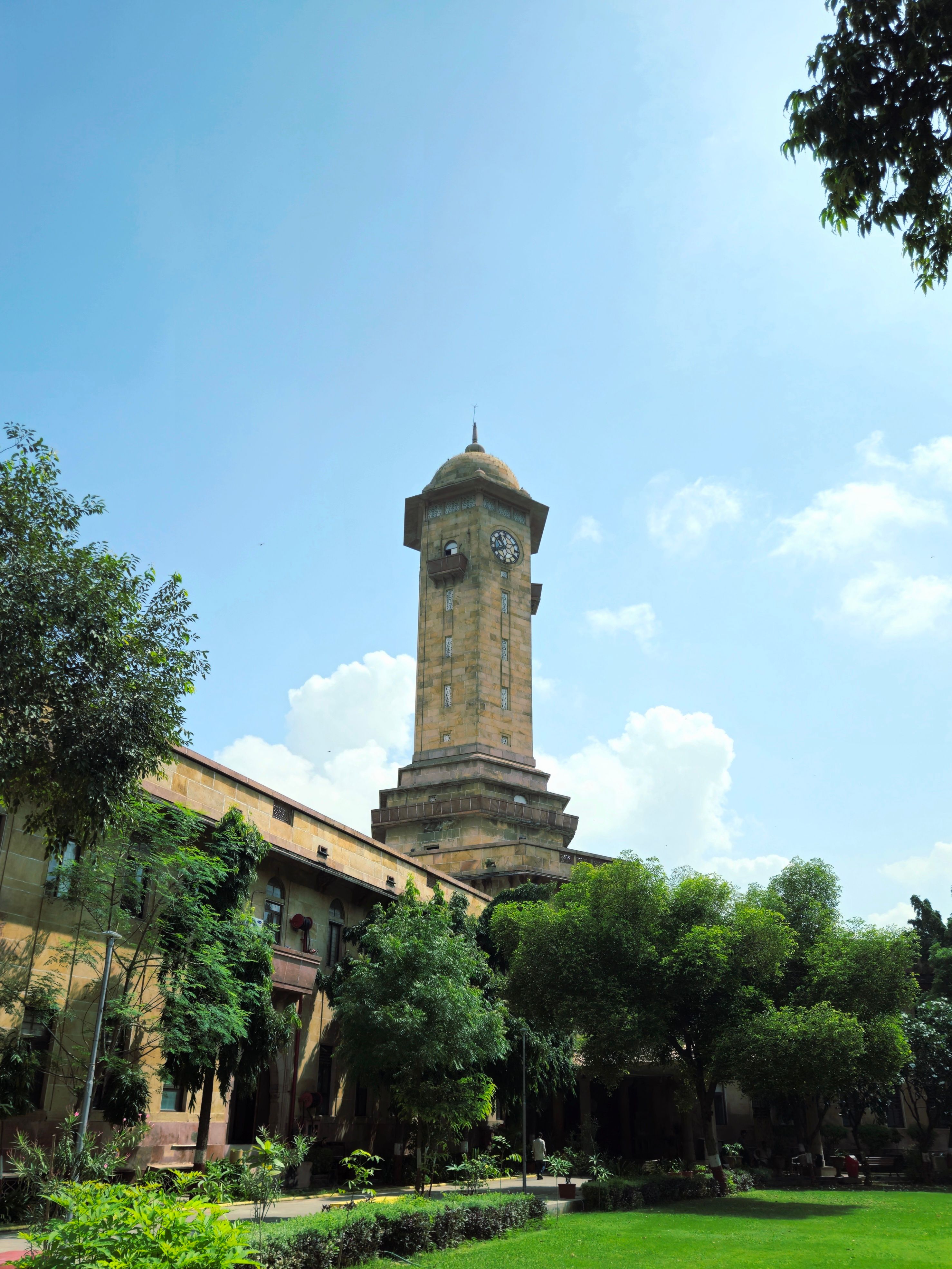 Clock Tower in Campus Yard under Blue Sky · Free Stock Photo