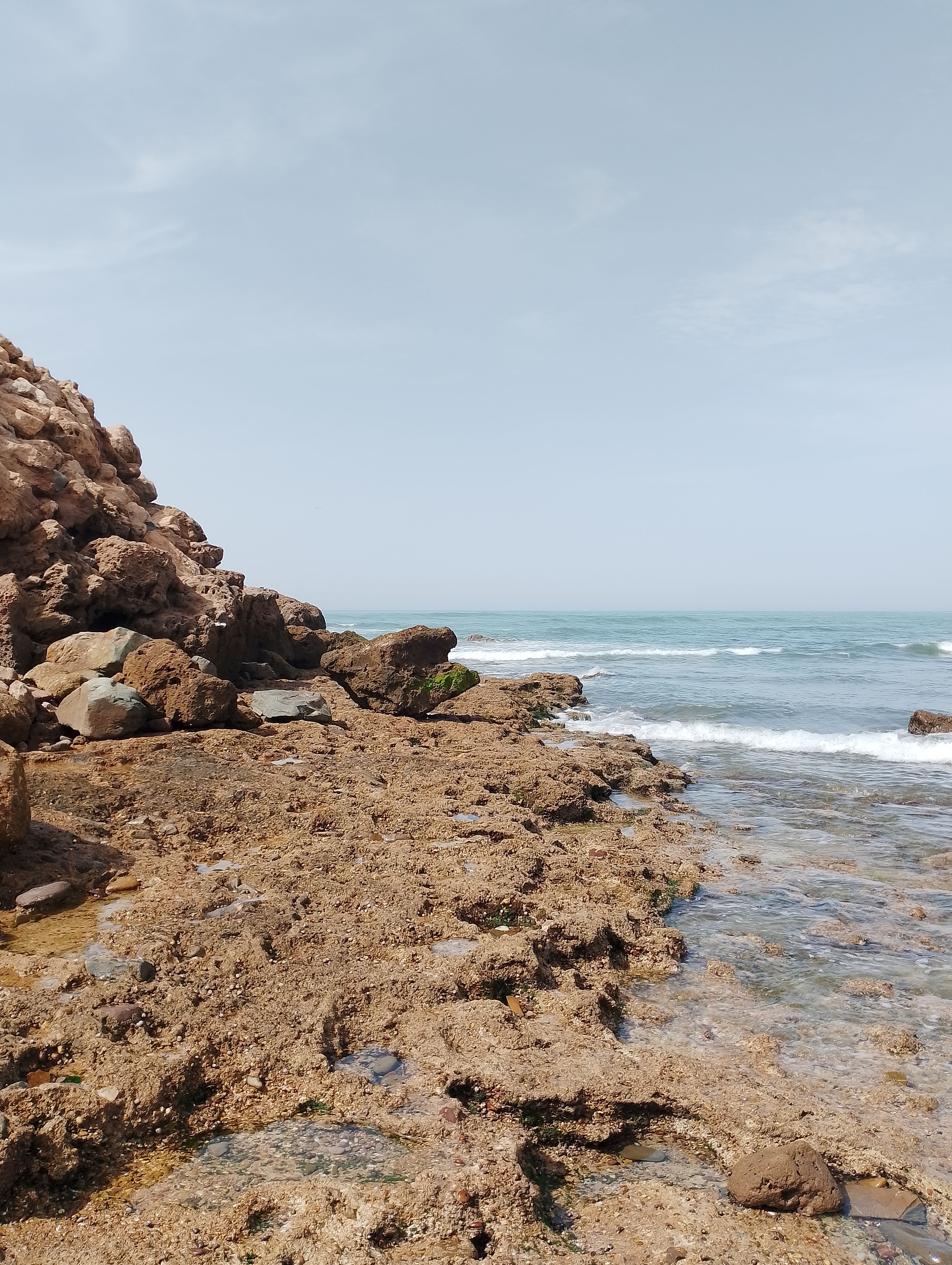 rocky-shoreline-of-casablanca-morocco-free-stock-photo