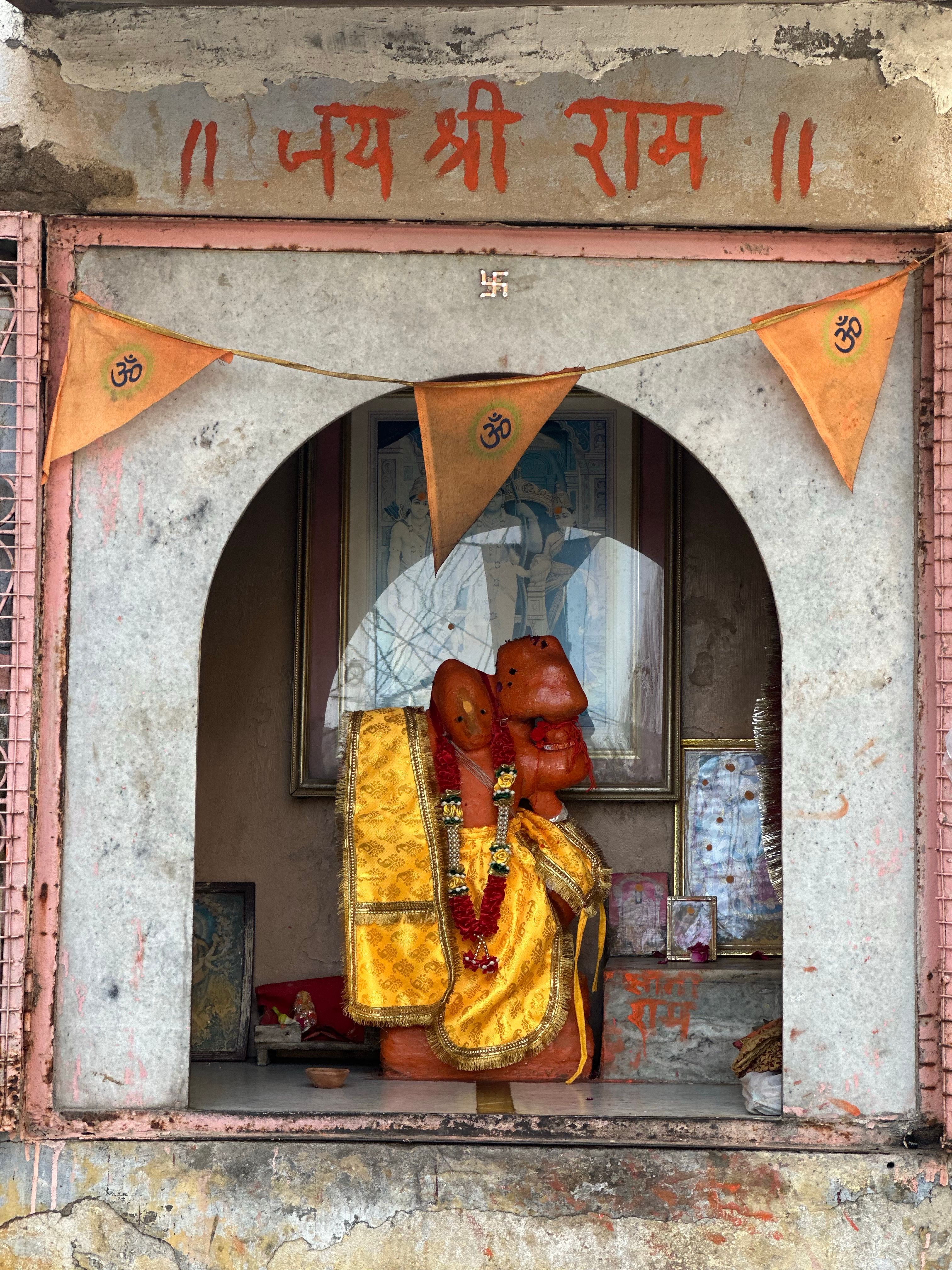 Iconic Hanuman Statue in Traditional Temple Niche · Free Stock Photo