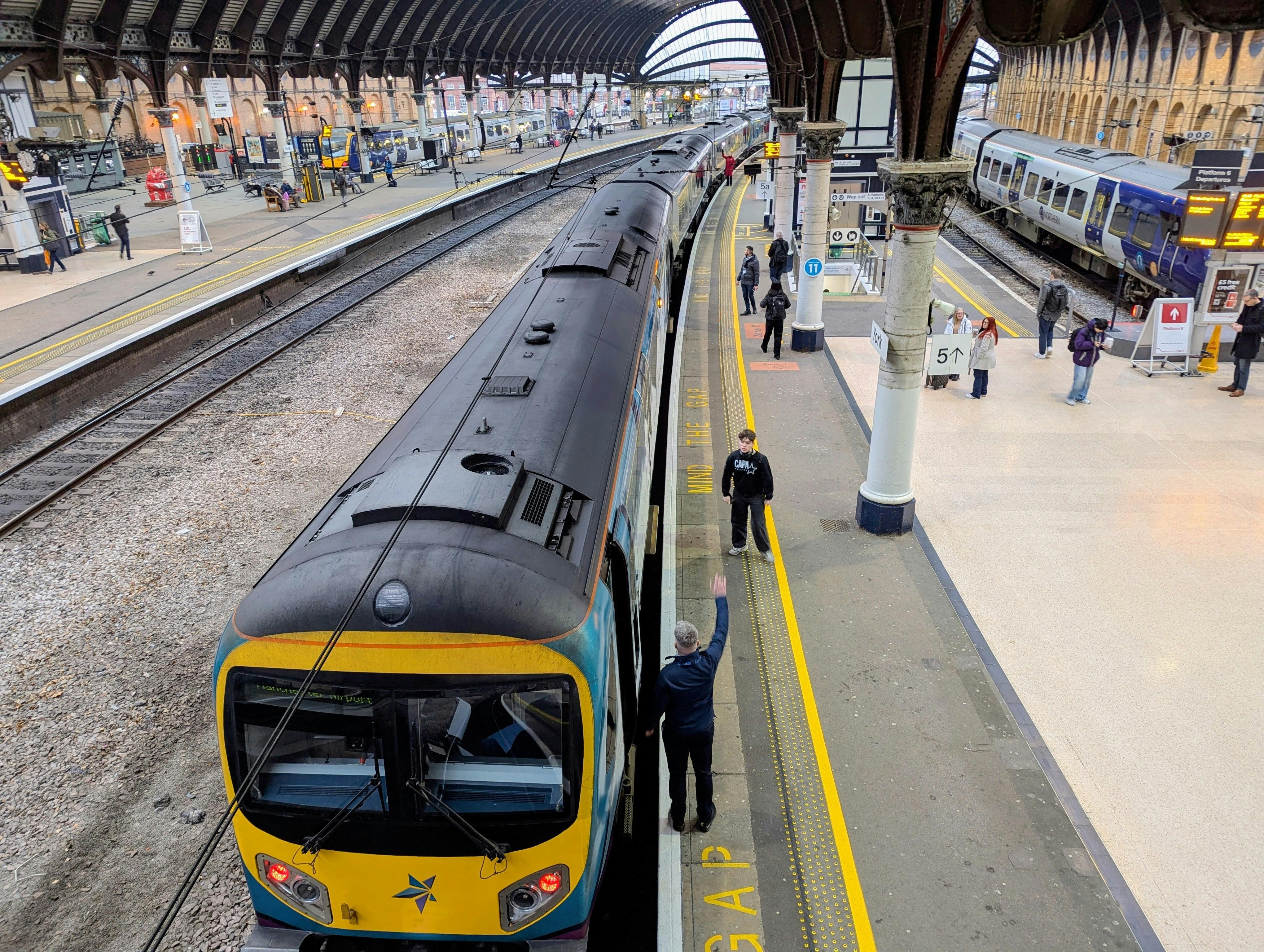 Bustling Scene at York Train Station Platform · Free Stock Photo