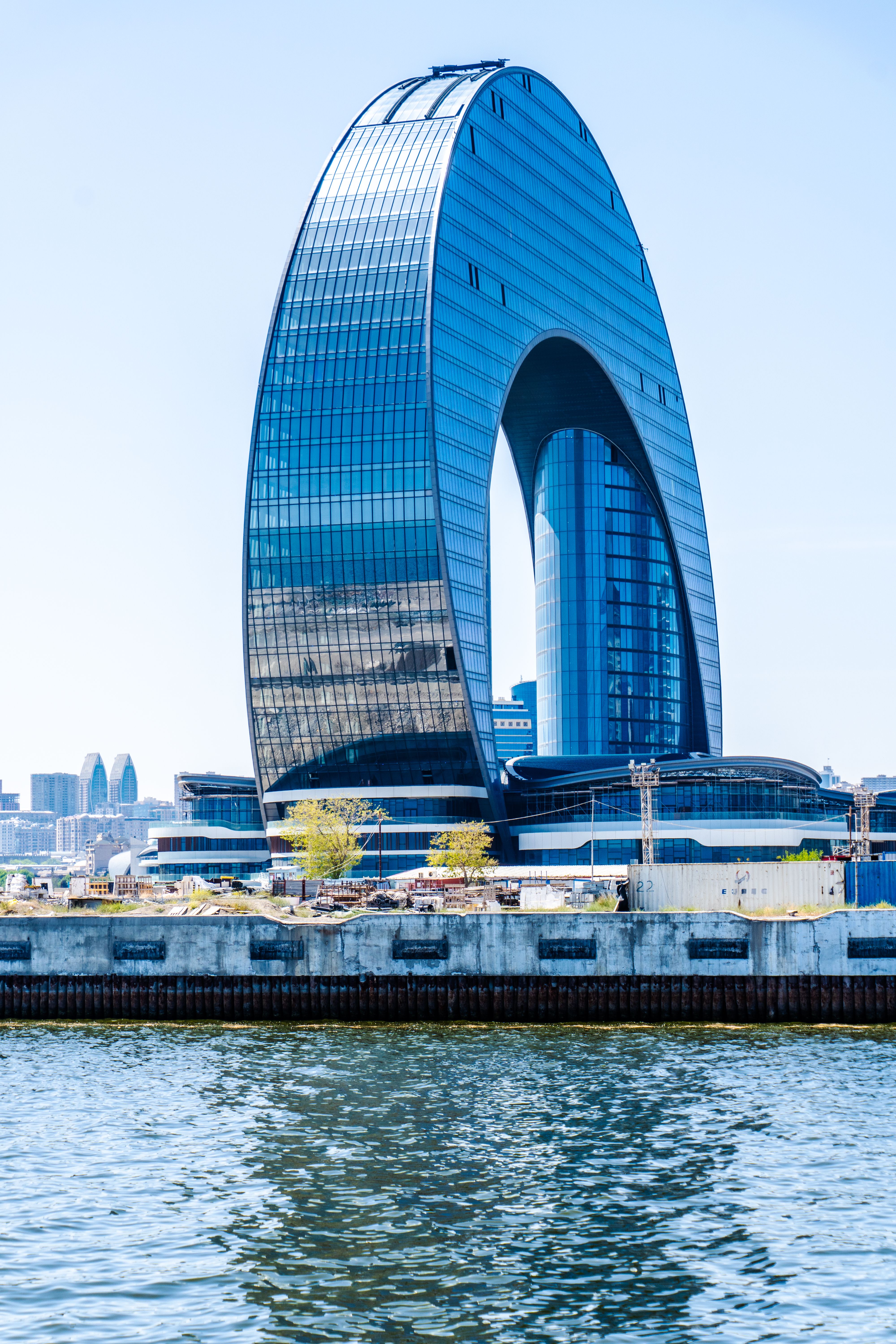 Modern architectural landmark in Baku, Azerbaijan · Free Stock Photo