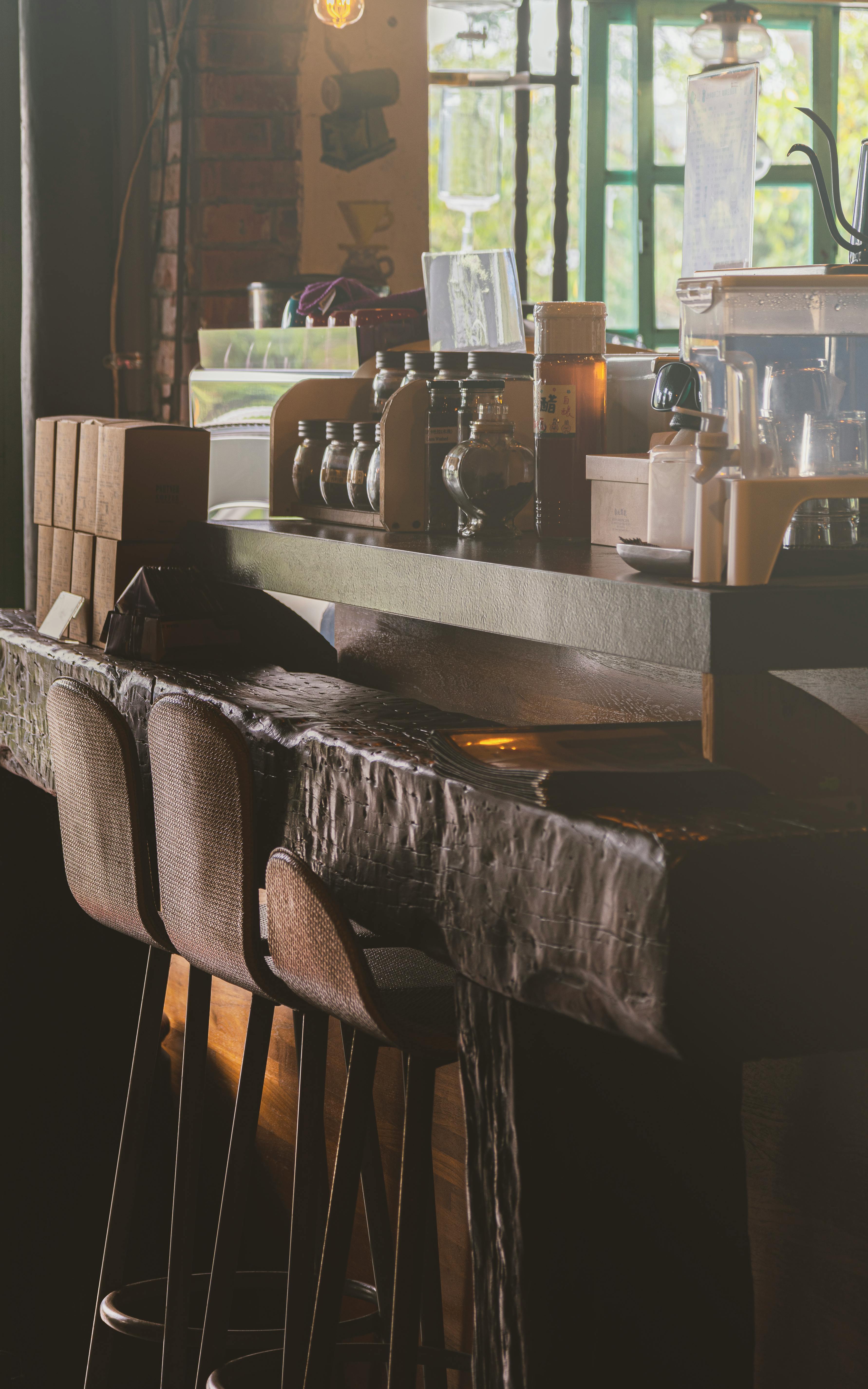 Cozy Rustic Coffee Shop Interior Design · Free Stock Photo
